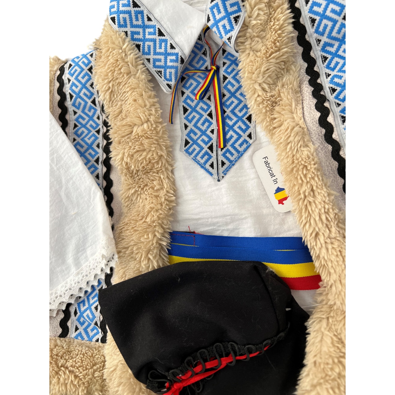 Costum traditional baieti cu cojoc, broderie alb/albastru, 3-6 LUNI, 5 ...