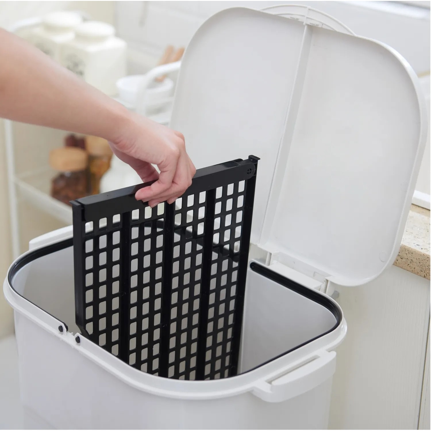 Cos de gunoi colectare selectiva, 3 compartimente, cu roti, alb ...