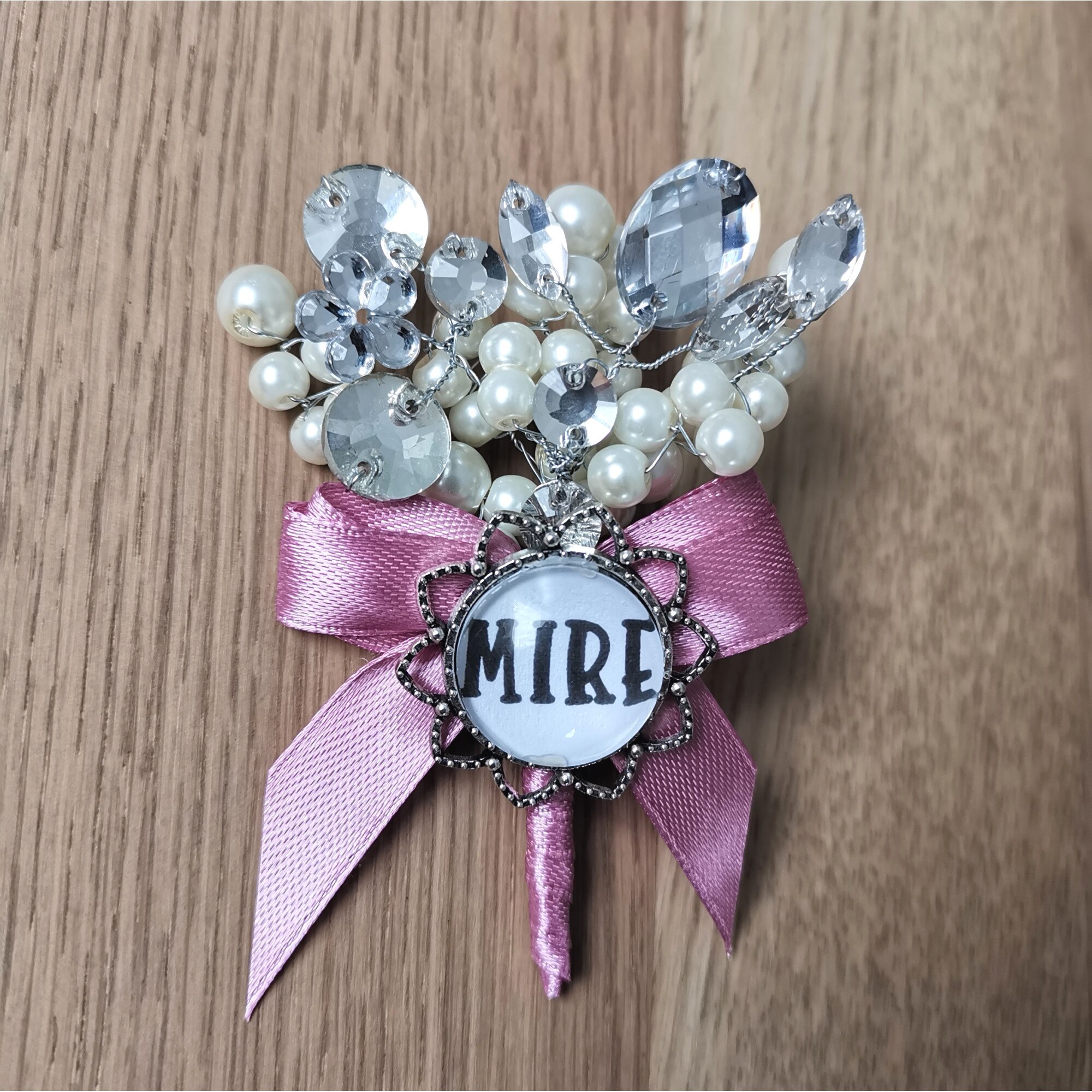 Cocarda personalizata mire, cu perle si strasuri, 6x9 cm - eMAG.ro