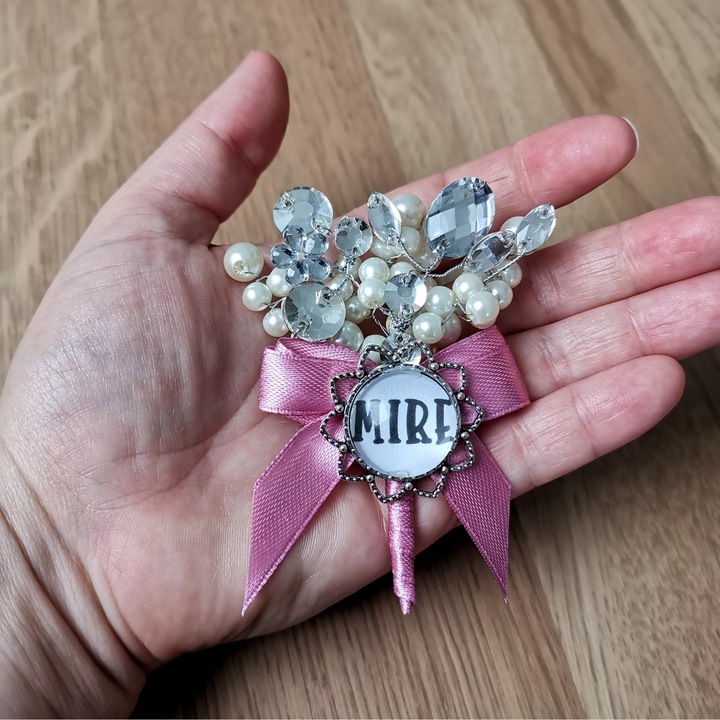 Cocarda personalizata mire, cu perle si strasuri, 6x9 cm - eMAG.ro