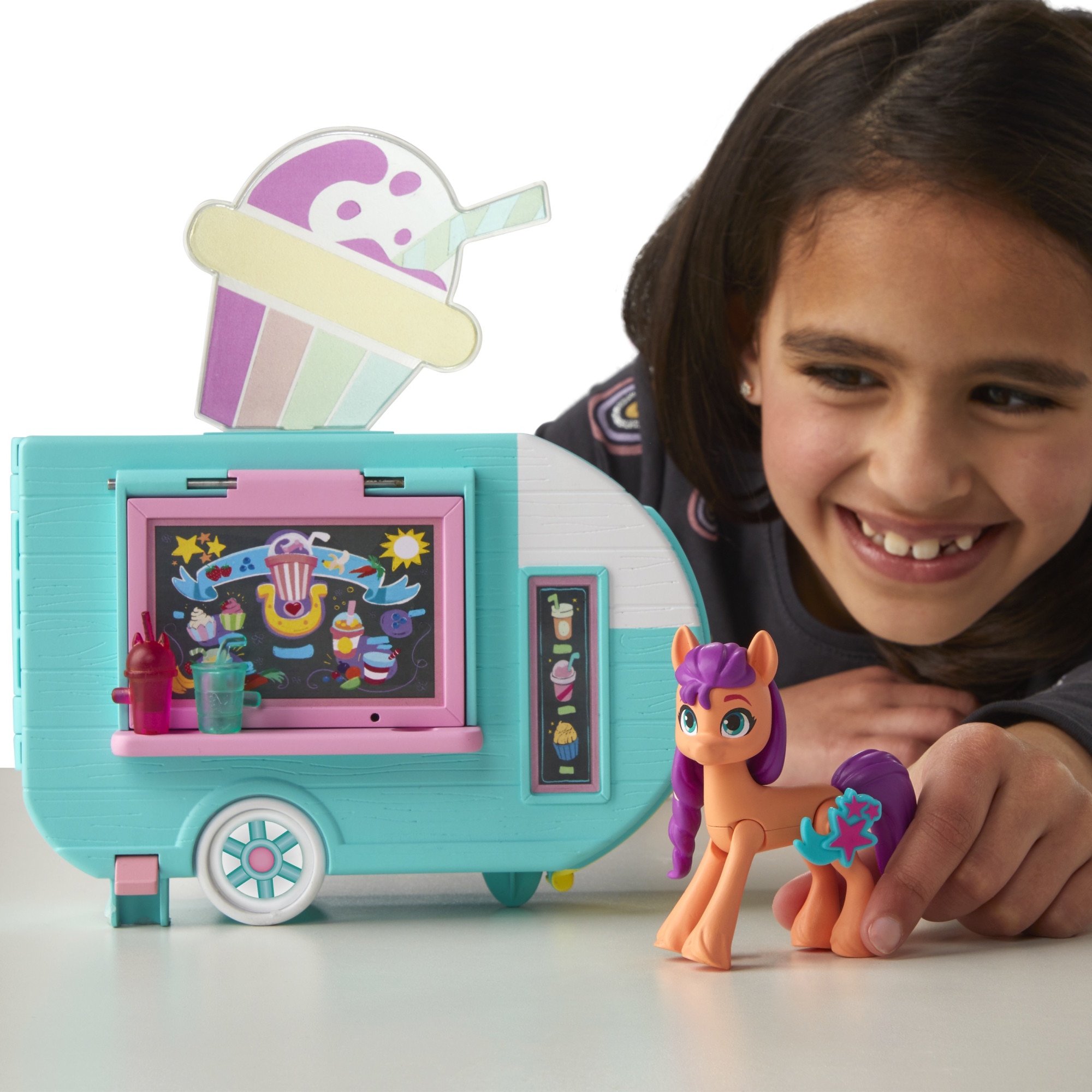 Set de joaca My Little Pony - Smoothie truck, Sunny Starscout - eMAG.ro