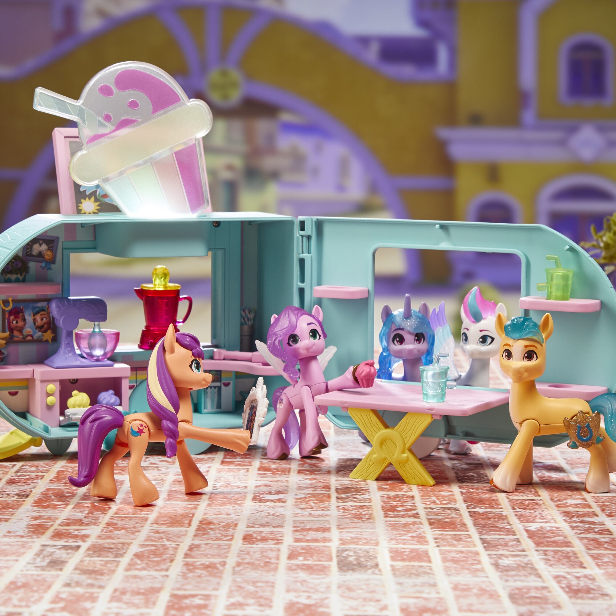 Set de joaca My Little Pony - Smoothie truck, Sunny Starscout - eMAG.ro