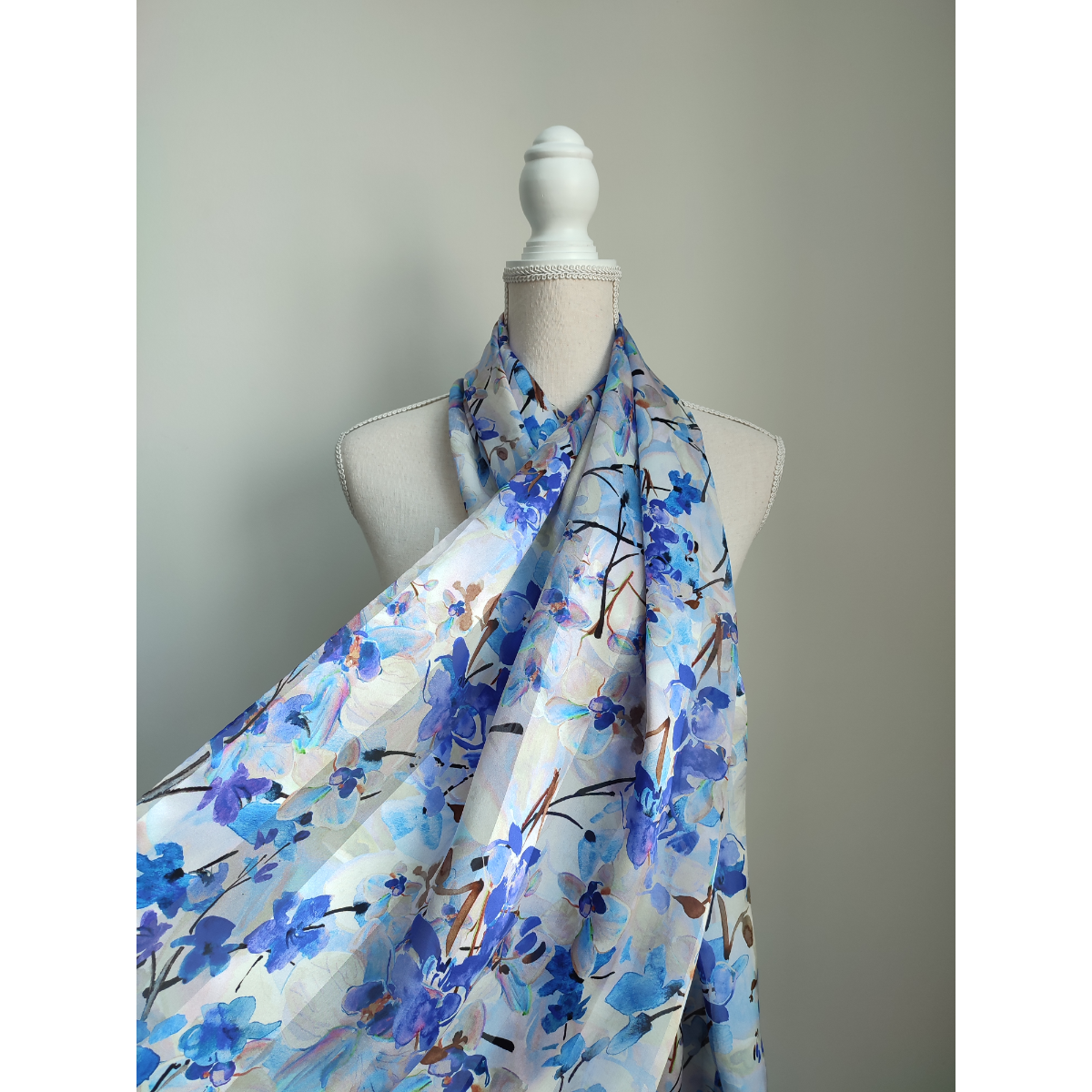 Esarfa matase naturala Laura – albastru, 180 cm x 45 cm - eMAG.ro