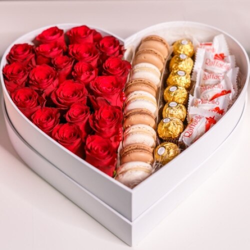 Inima Mare cu Trandafiri si Dulciuri,30cm - eMAG.ro