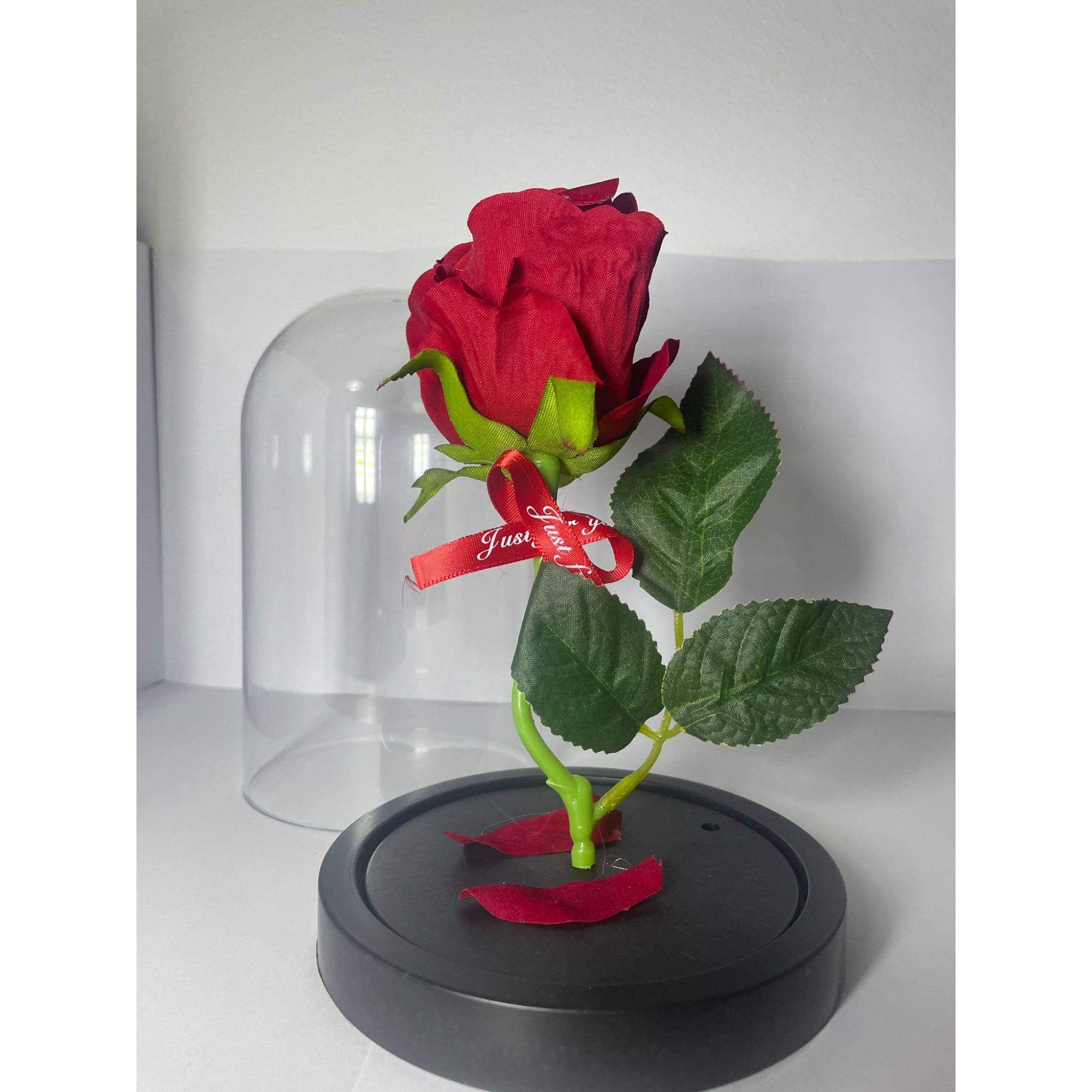 Trandafir artificial in cupola de plastic pe blat negru 12 x19 cm - eMAG.ro