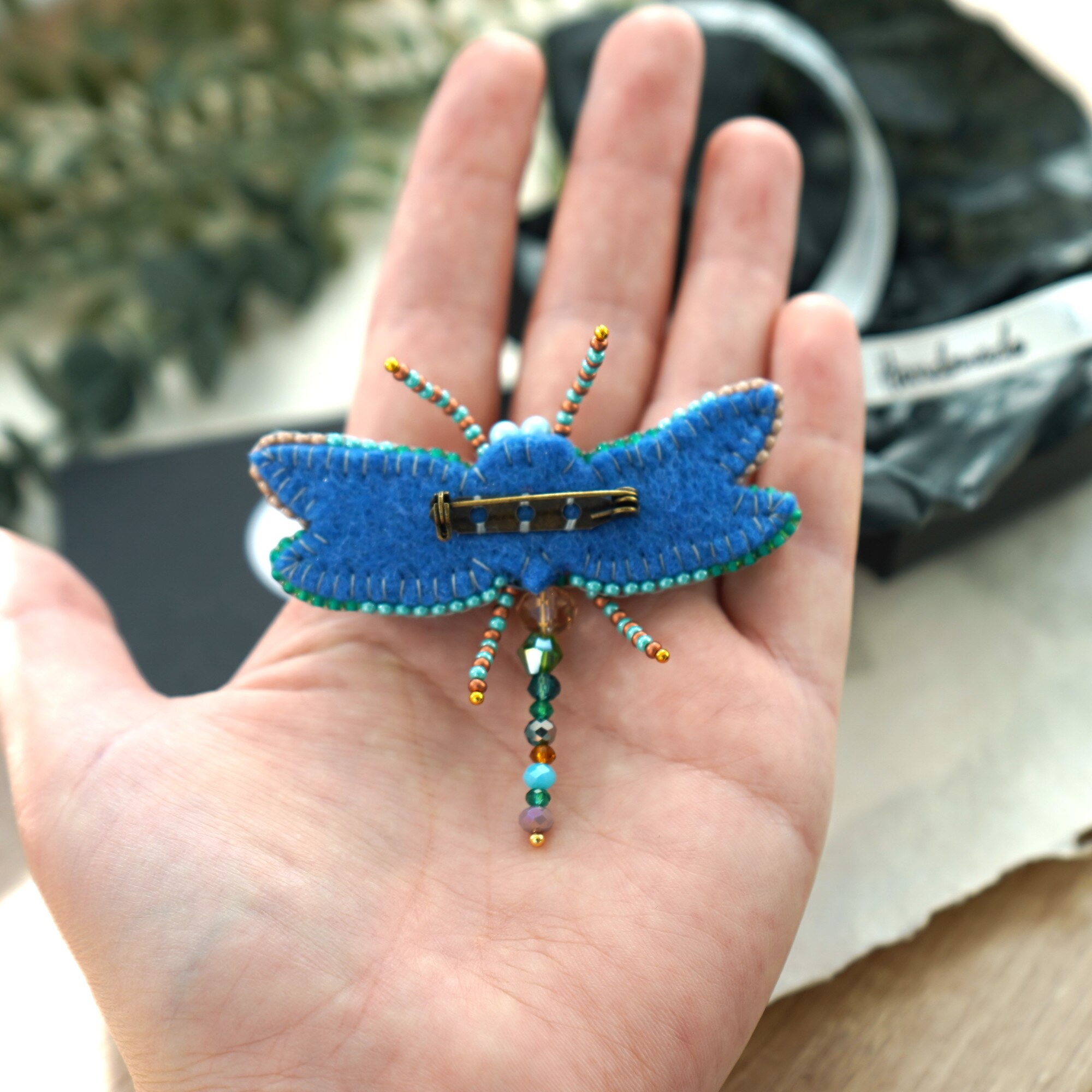 Brosa handmade, Libelula Brodata cu Cristale, Verde, 7x6,5 cm - eMAG.ro