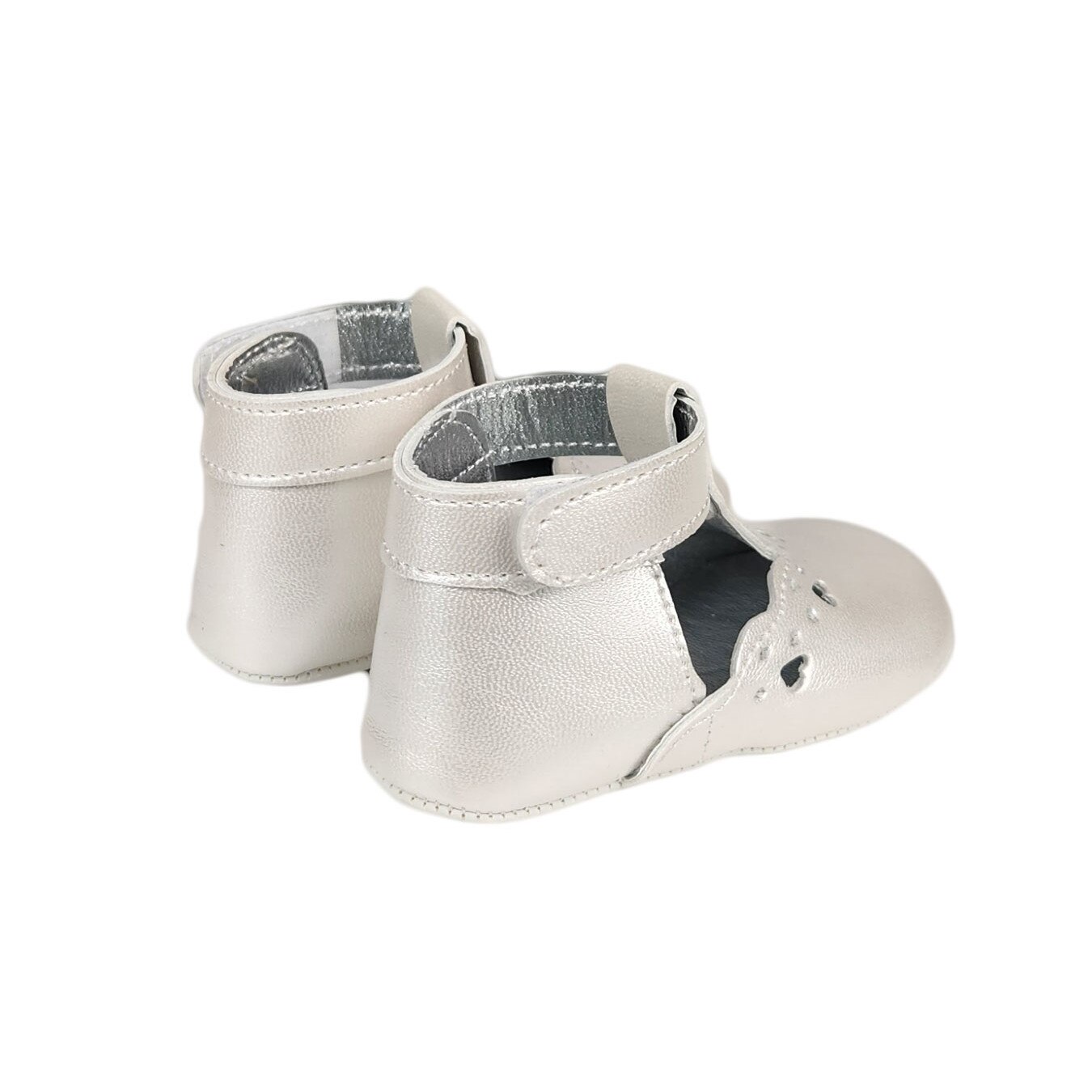 Botosei botez fetite, model Inimi, culoare alba, marime 18 - eMAG.ro