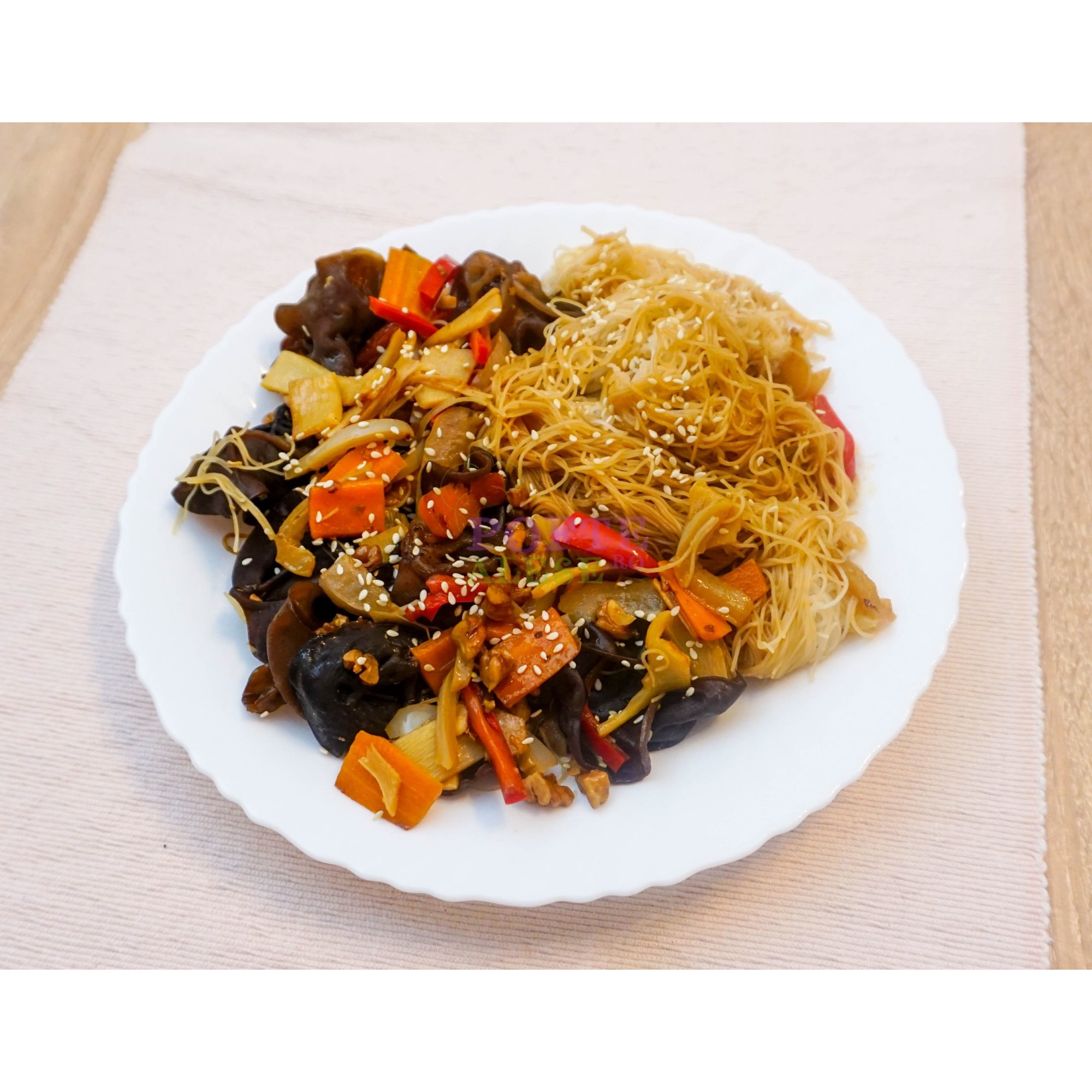 Noodles -taietei din orez Vermicelli, fara gluten Lien Ying - 250 g ...
