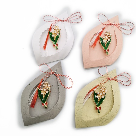 Set 4 Martisoare tip Brosa, "Lacramioara Margaritar", pe cutie de ...