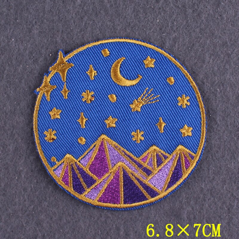 Petic textil brodat The night is dark and full of stars 7*6.8 cm - eMAG.ro