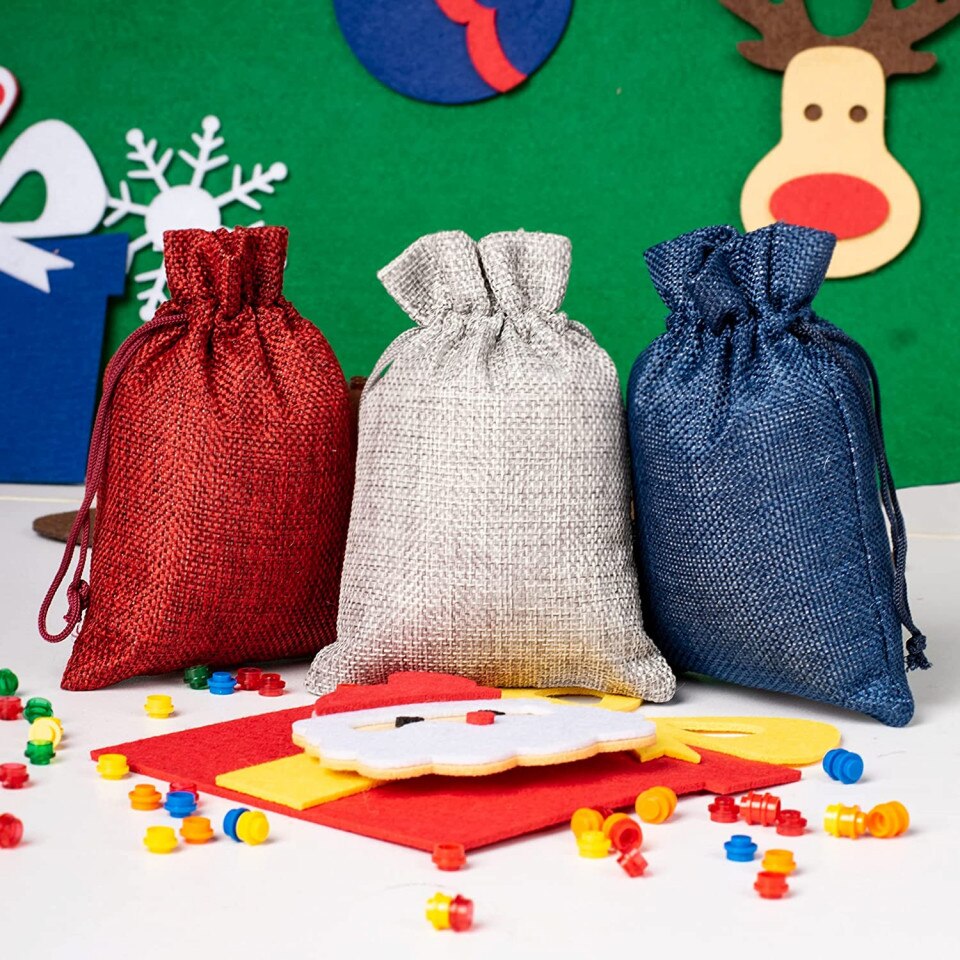 Адвент календар Raylarnia, с 24 торбички и стикери, текстил, червен/син ...