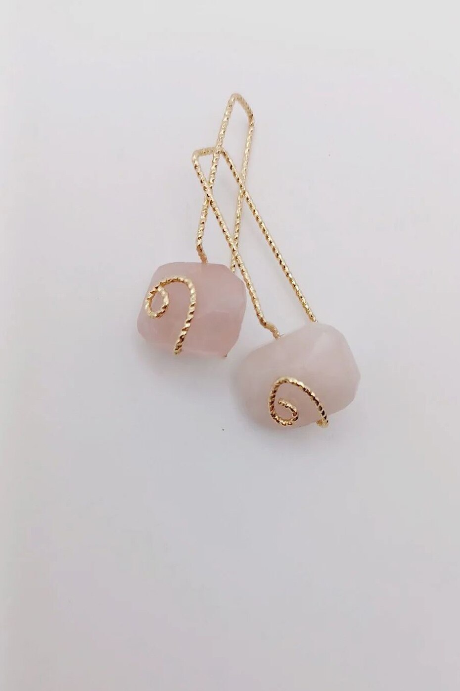 Cercei din Cuart roz si Aur, 4 cm - eMAG.ro