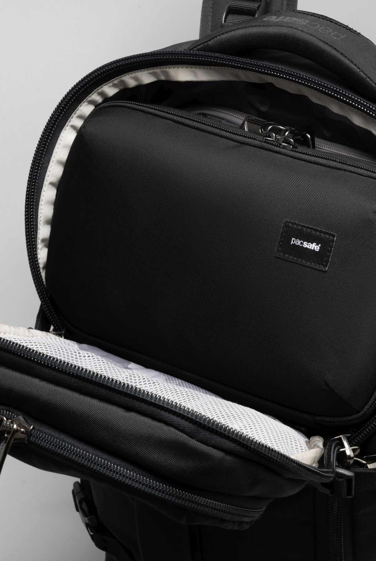 Pacsafe RFIDsafe XXL пътна чанта, рециклиран полиестер, черна - eMAG.bg