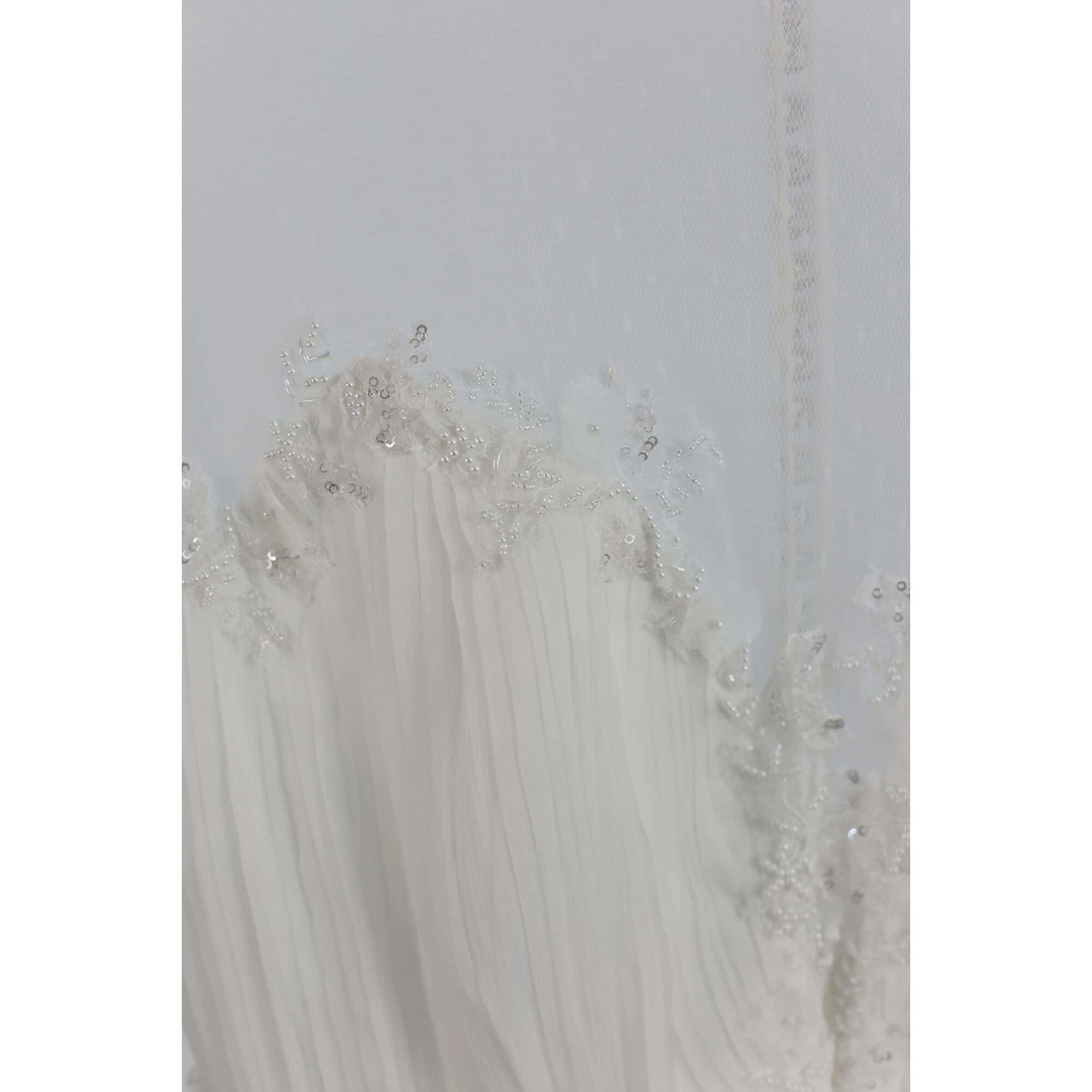 Rochie de mireasa cu crapatura croiala A din matase si dantela alba ORA ...