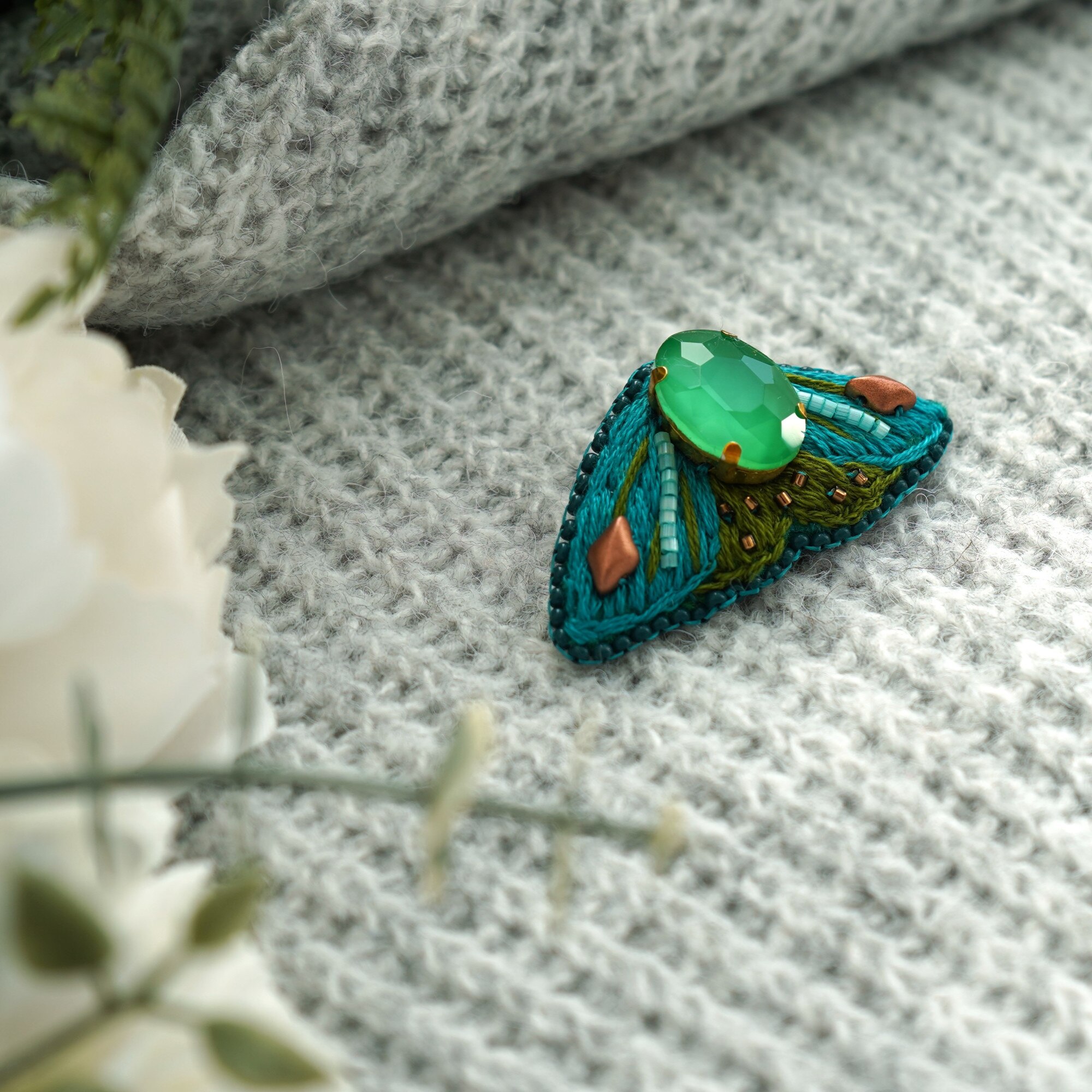 Brosa Handmade, Fluture de Noapte, Verde, 5,2x2,8 Cm - eMAG.ro