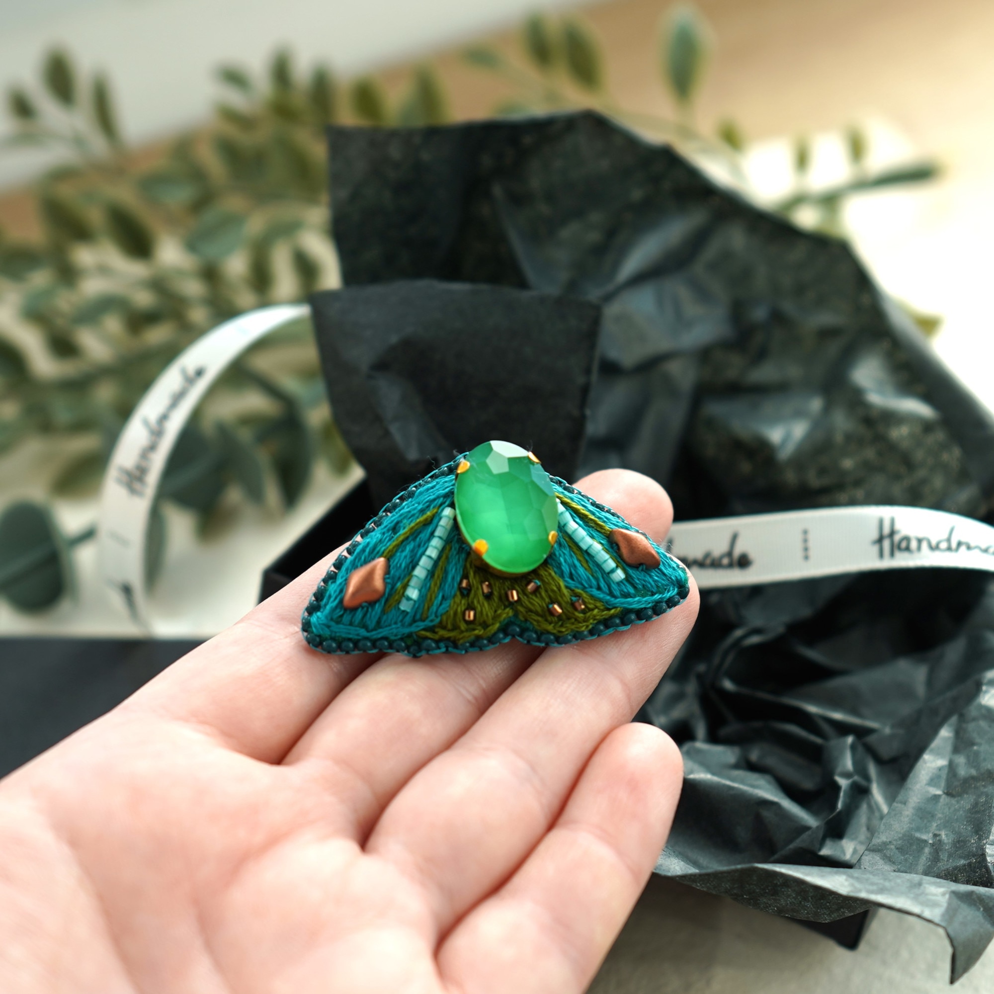 Brosa Handmade, Fluture de Noapte, Verde, 5,2x2,8 Cm - eMAG.ro