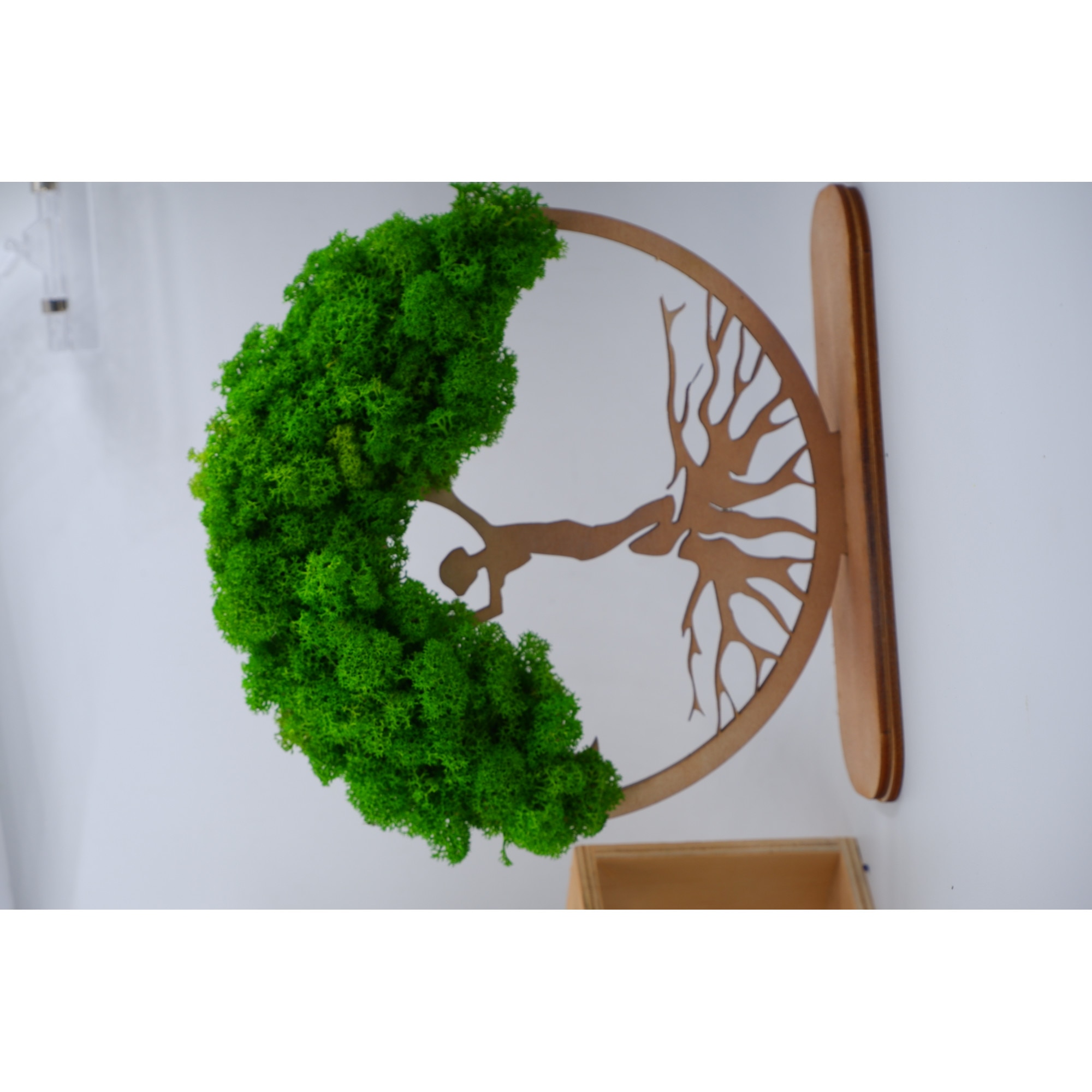 Decoratiune, copac din lemn cu suport decorat cu licheni stabilizati ...