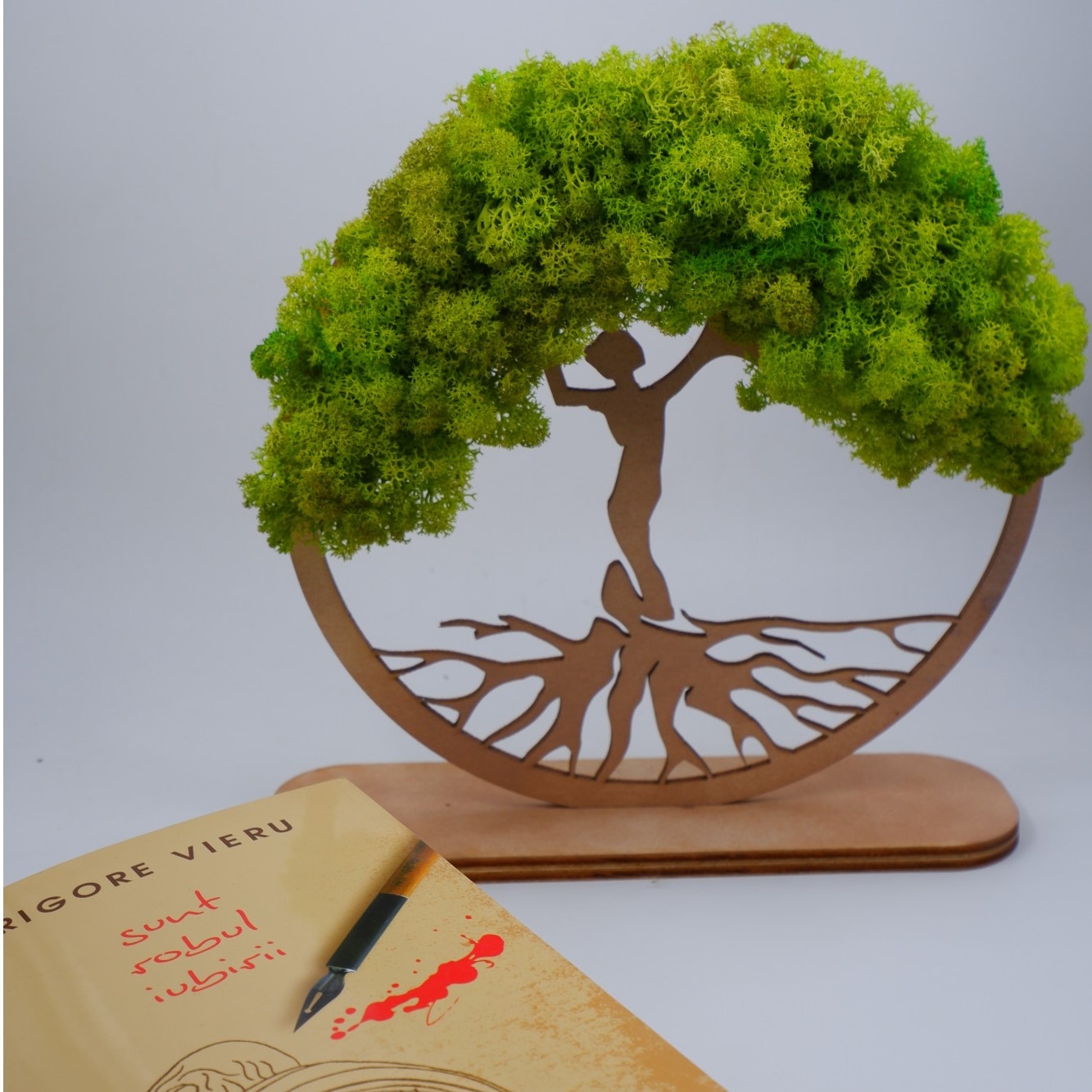 Decoratiune, copac din lemn cu suport decorat cu licheni stabilizati ...