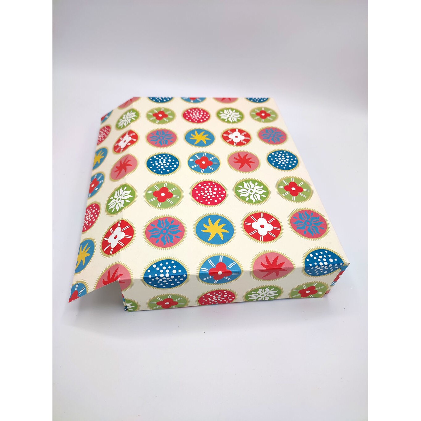 Set 50 Cutii carton prajituri, cu capac, imprimate cu buline ...