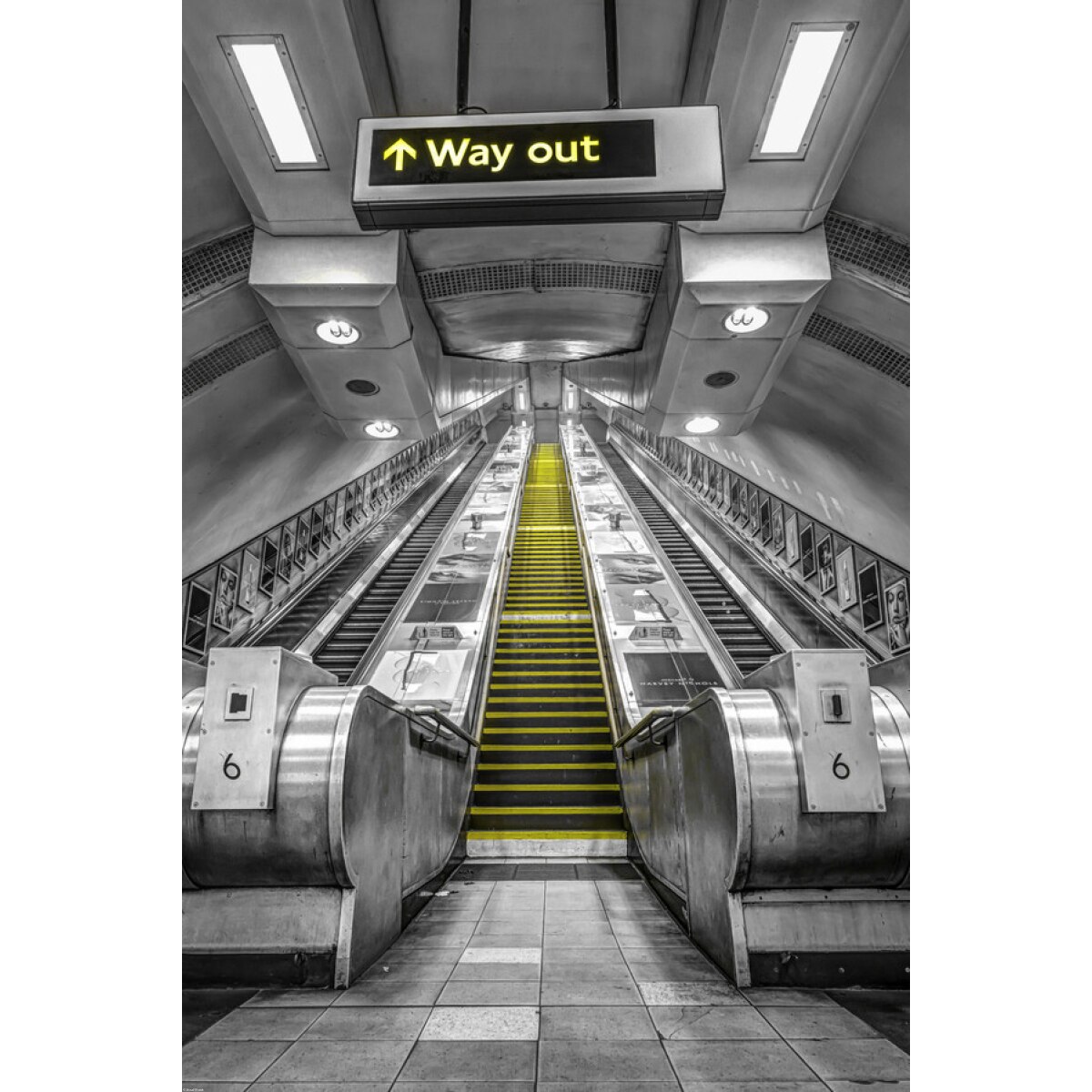 Poster perete, Zakito Posters, 61x91,5cm Scara rulanta la o statie de ...