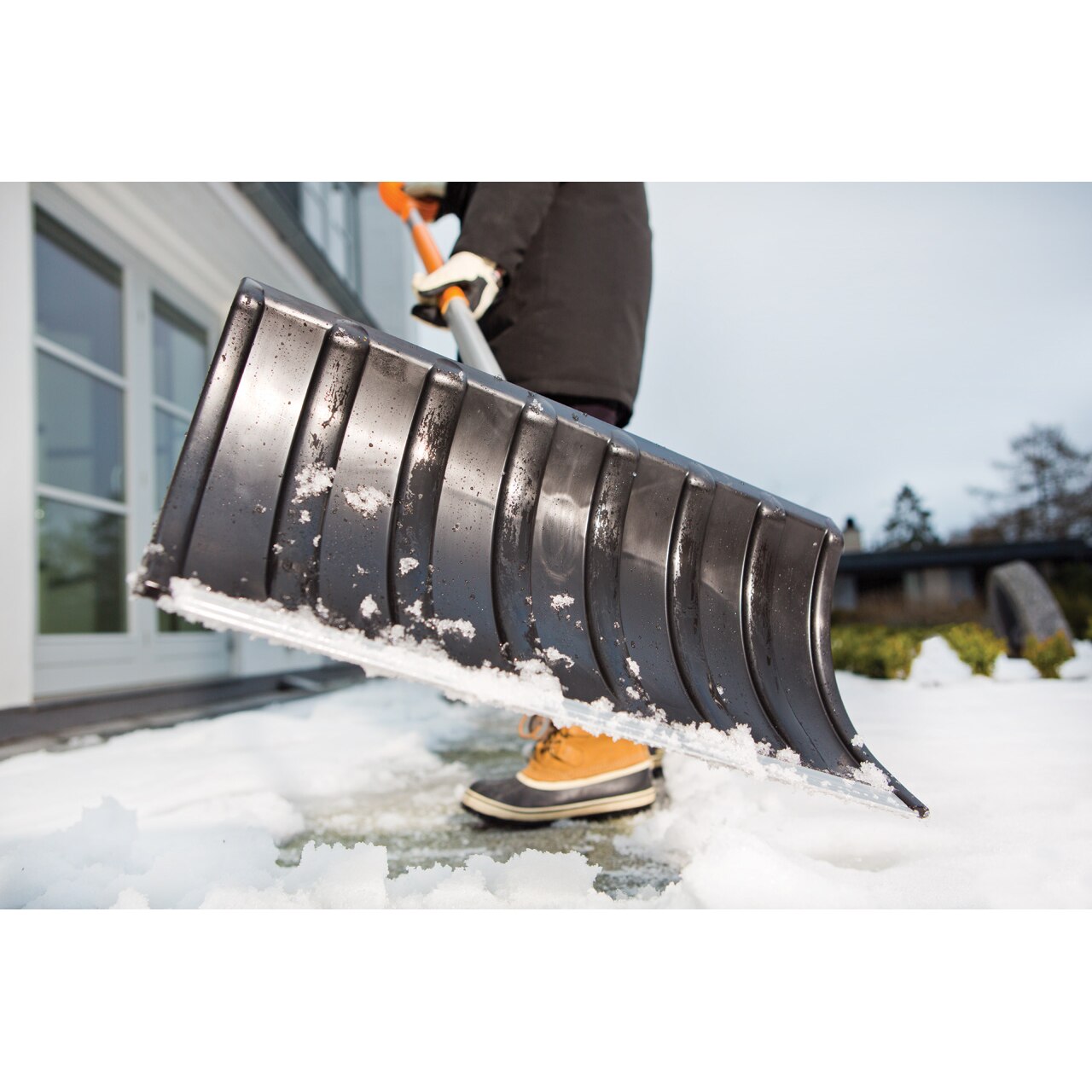 Лопата за сняг Fiskars SnowXpert, 1759 мм, 1700 гр, Черна - eMAG.bg