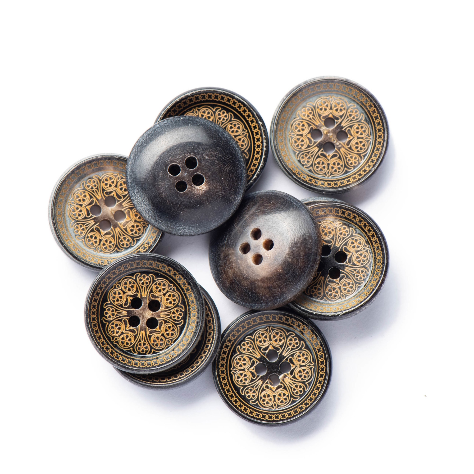 Set 30 de nasturi din poliester cu finisaj mat si model abstract gravat ...