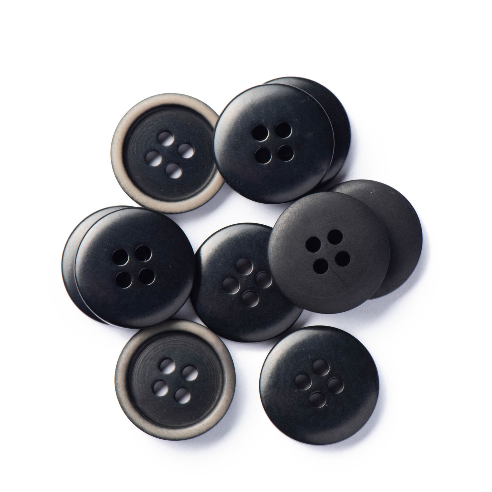 Комплект от 10 черни полиестерни копчета с матово покритие и избледнели ...