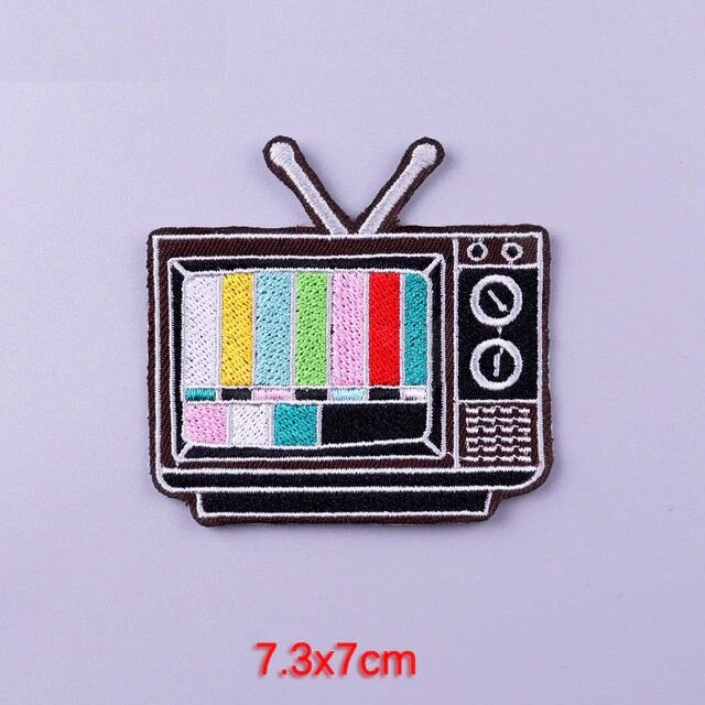 Patch textil brodat Retro TV set, Televizor Retro cu antena 7.3x7 cm ...