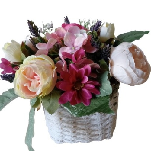 Aranjament floral din matase in cos crosetat love alb, cu 13 fire ...