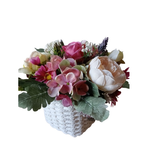 Aranjament floral din matase in cos crosetat love alb, cu 13 fire ...