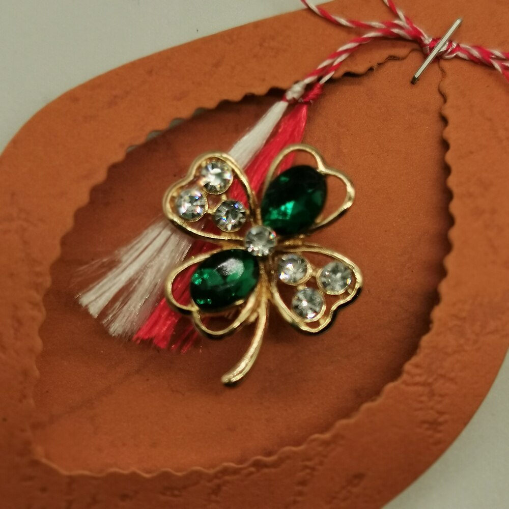 Set 4 Martisoare tip Brosa, "Trifoiul Stralucitor", pe cutie de carton ...