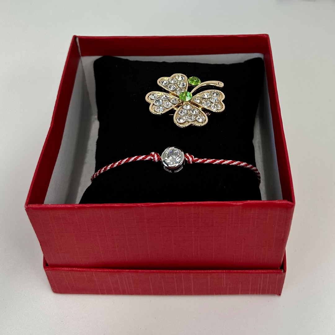 Set Lucky Breeze, cu brosa trifoi si bratara cu pandativ si cristal ...