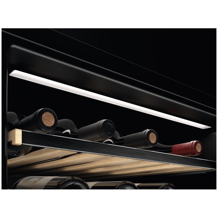 Хладилна витрина за вграждане AEG AWUD040B8B, За вино, 40 бутилки, 122 ...