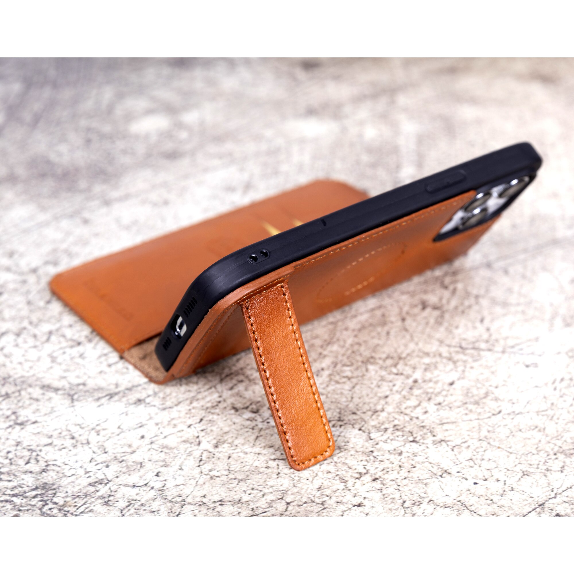 Husa slim pentru iPhone 14 Pro, Bouletta Brooks, din piele naturala ...