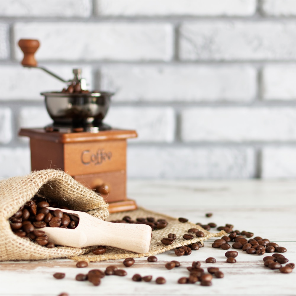 Rasnita manuala vintage din lemn, pentru cafea, condimente, nuci si ...