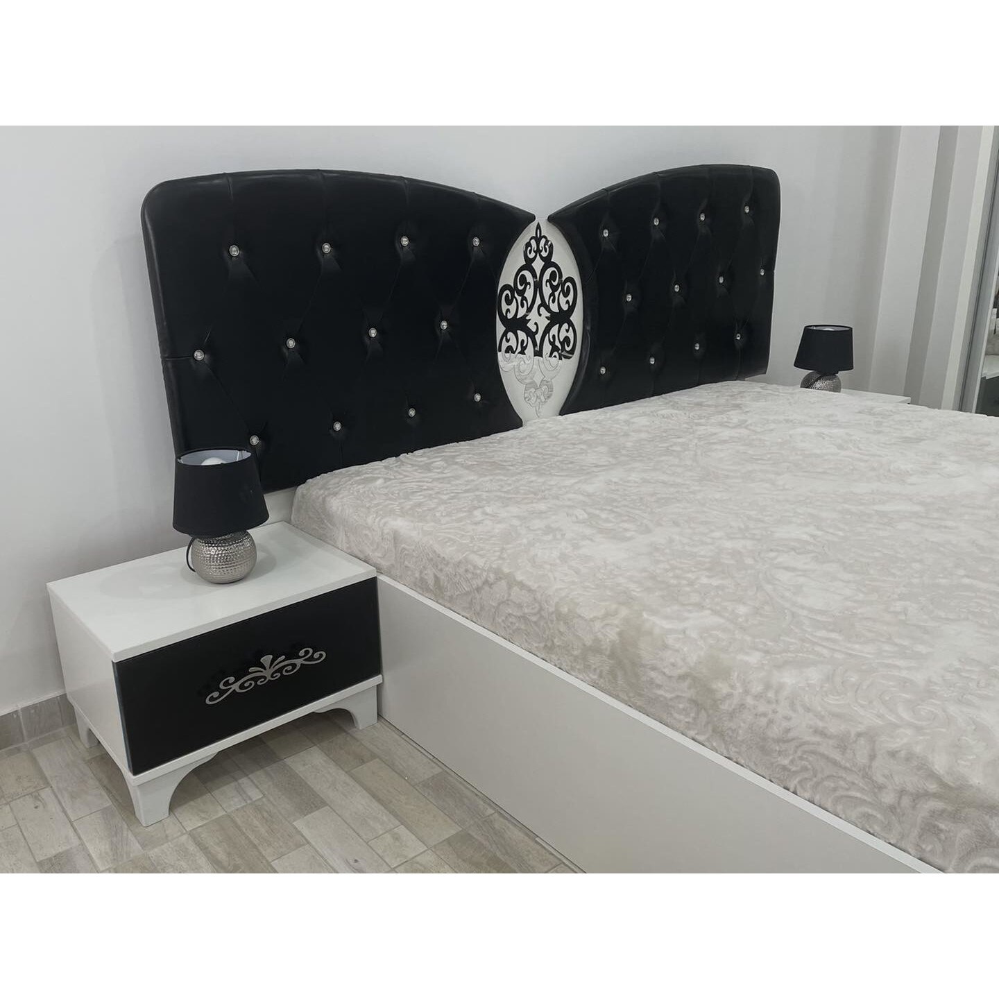 Set Dormitor COD102, cu Pat Matrimonial 160x200cm, Dulap, 2 Noptiere si ...