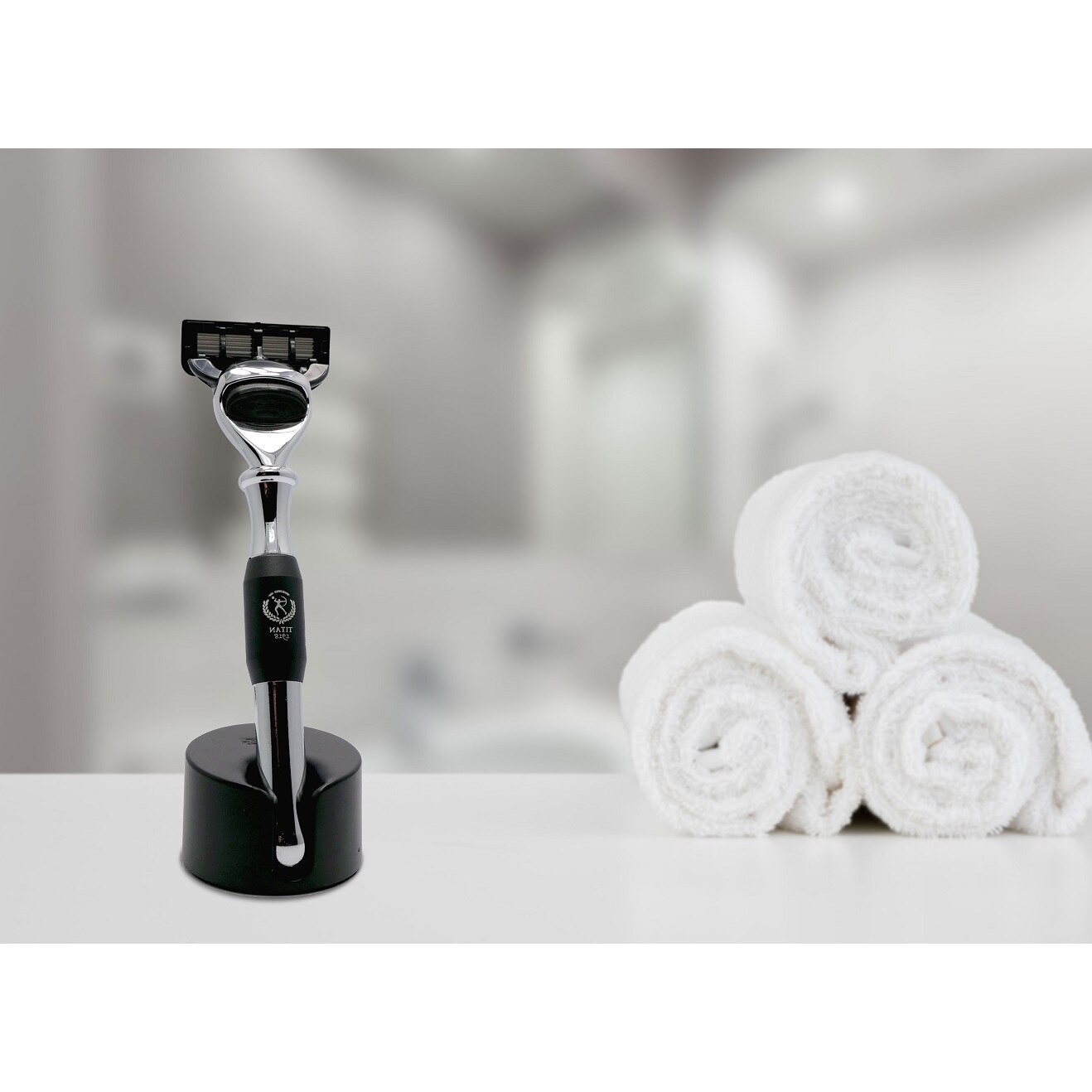 Set pentru barbierit Titan, Aparat de ras fusion5 cu 4 rezerve, Suport ...