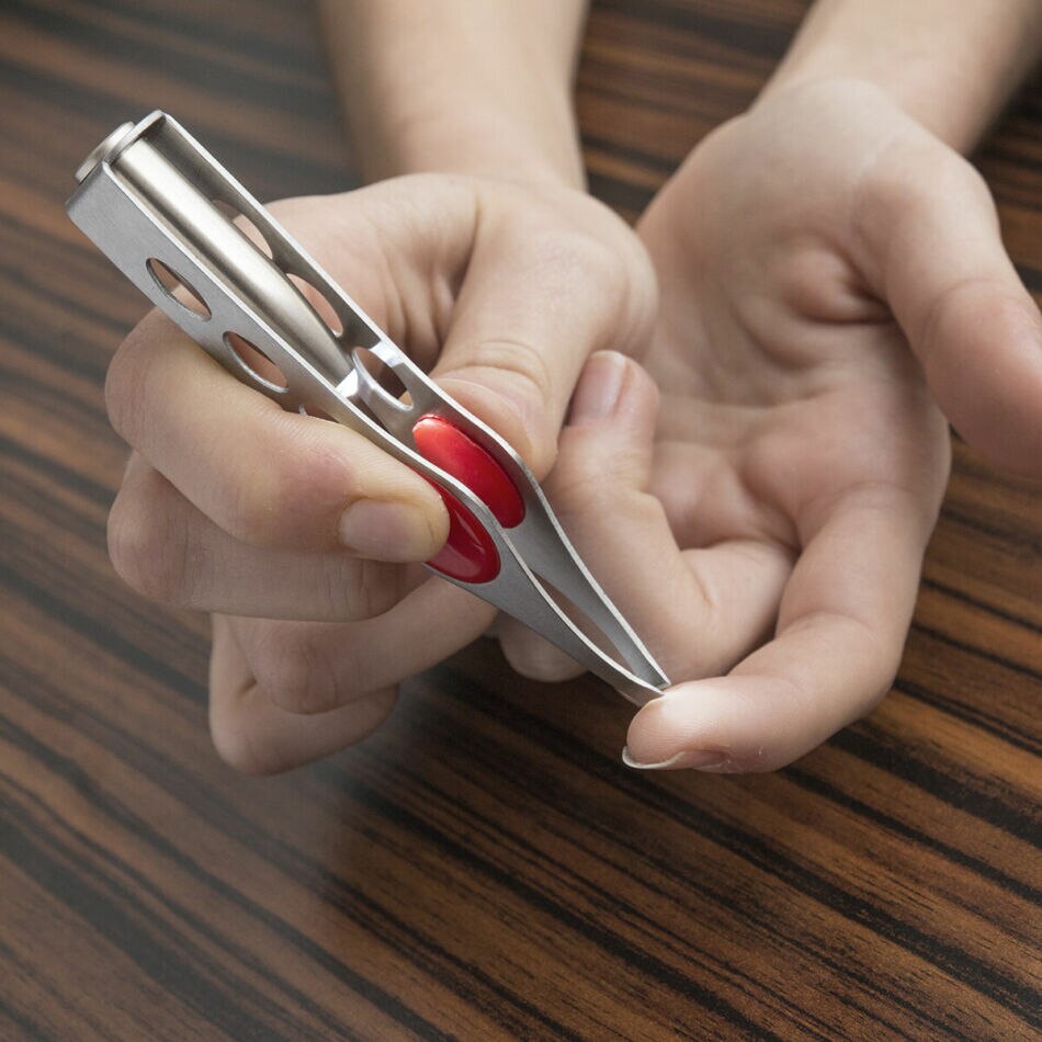 Penseta cu LED Lezers, InnovaGoods, Argintiu/Rosu - eMAG.ro