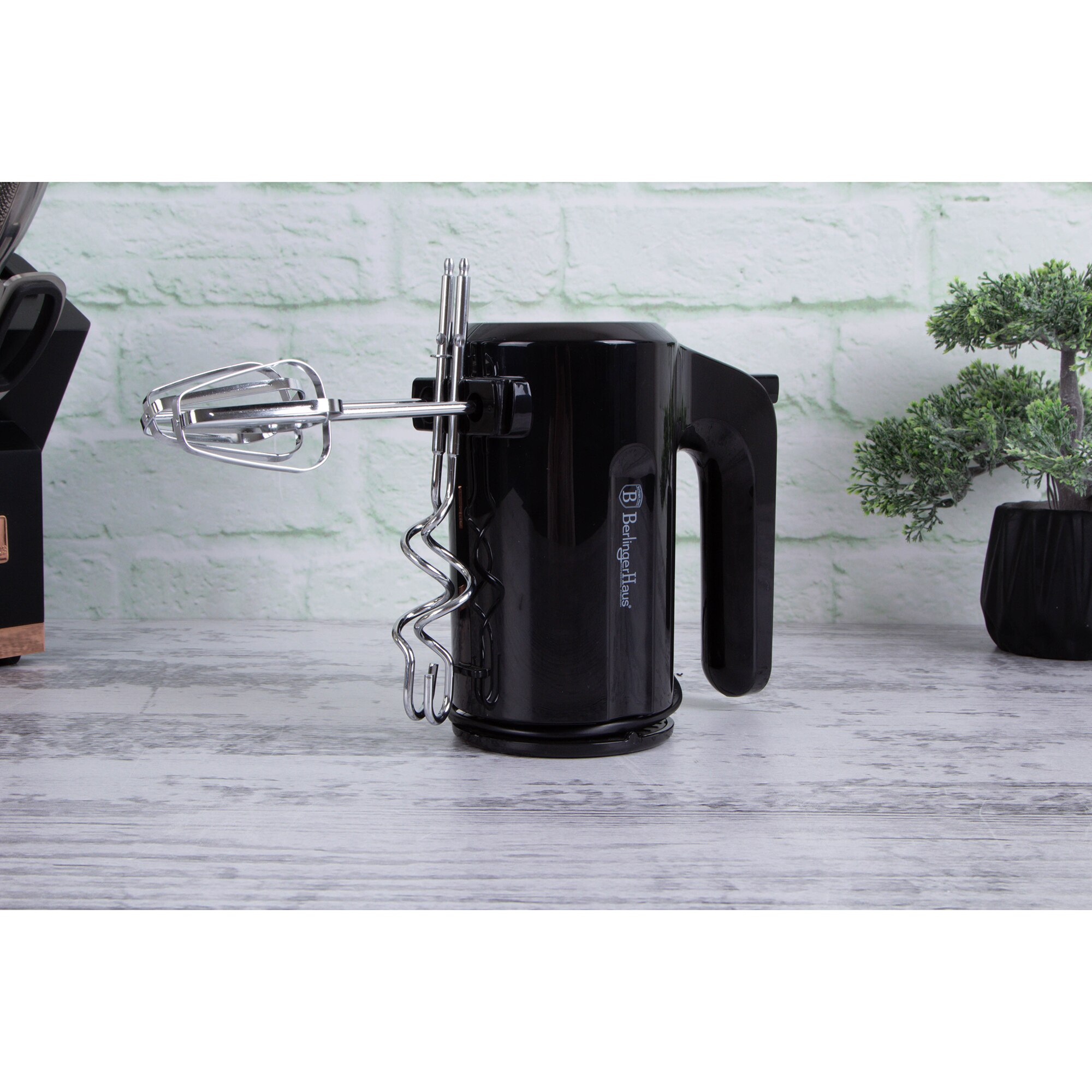 Mixer de mana, Berlinger Haus, BH/9067, 200 W, 5 viteze, Functie Turbo, Negru - eMAG.ro