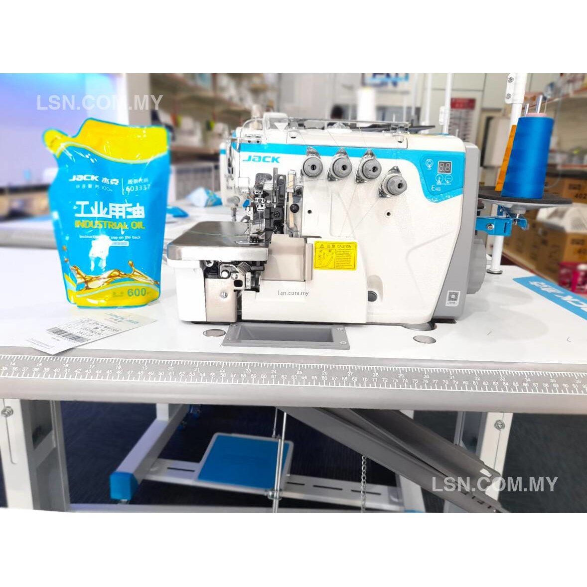 Masina de surfilat cu 2 ace si 4 fire Jack E4-4 - eMAG.ro