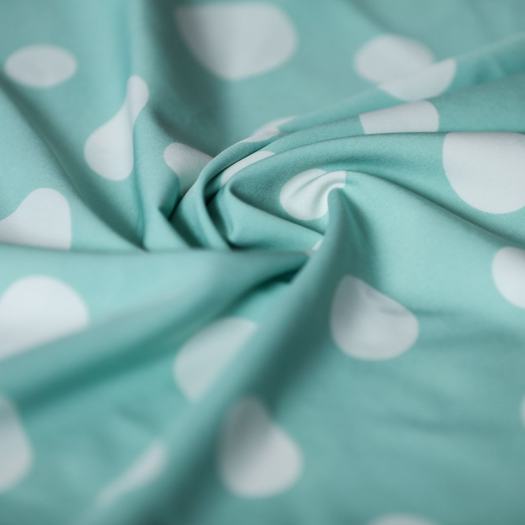 Копринено мека материя, Vernil с бели полка точки, 150 x 100 см - eMAG.bg