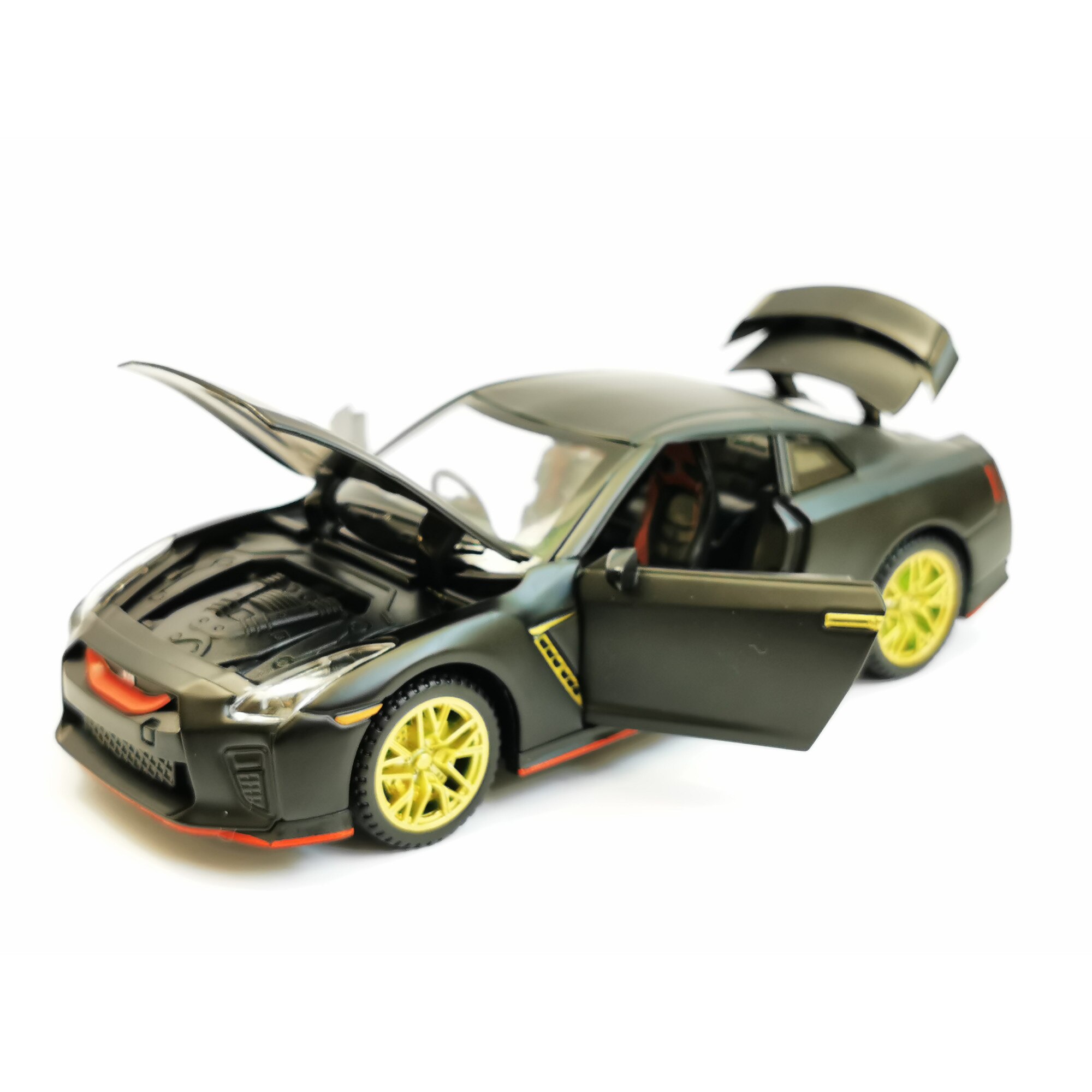 Masina Nissan GT-R R35 cu usi, capota, portbagaj mobile, lumini faruri ...