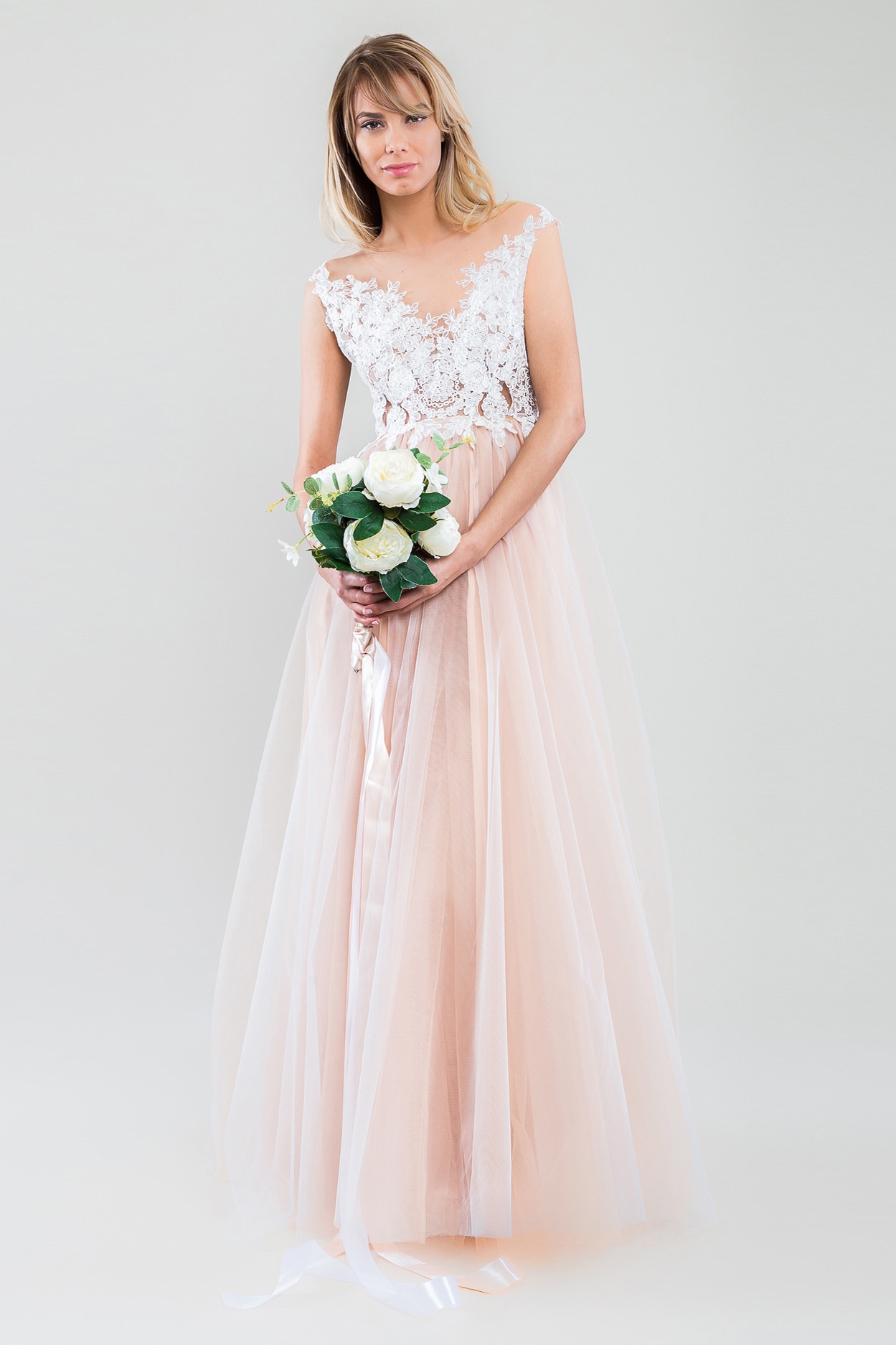 Rochie lunga de ocazie Oana Nutu tul crem cu dantela ivoire lucrata ...