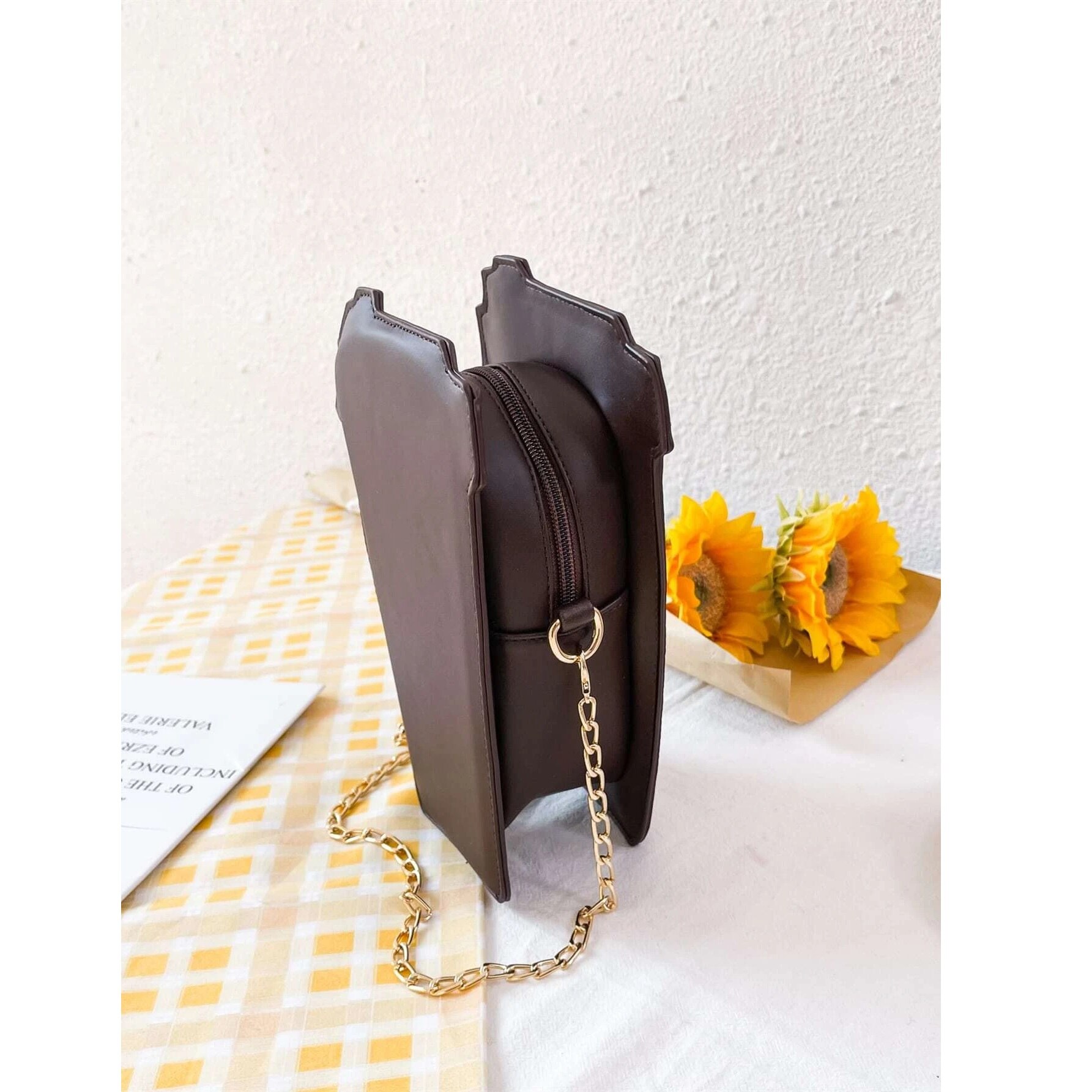 Geanta mini tip borseta cu design unic Coffee, curea din lant auriu ...