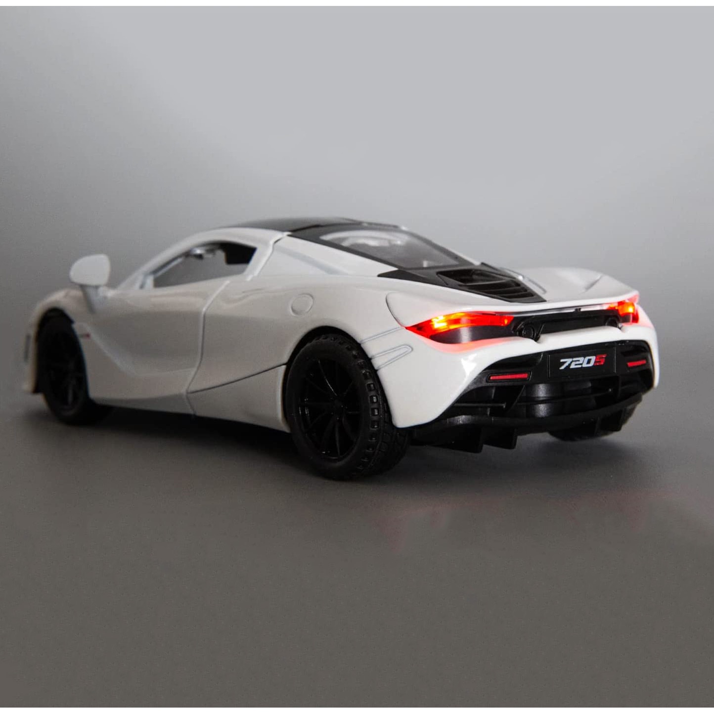 Masina McLaren 720S cu usi, capota, portbagaj mobile, lumini faruri si ...