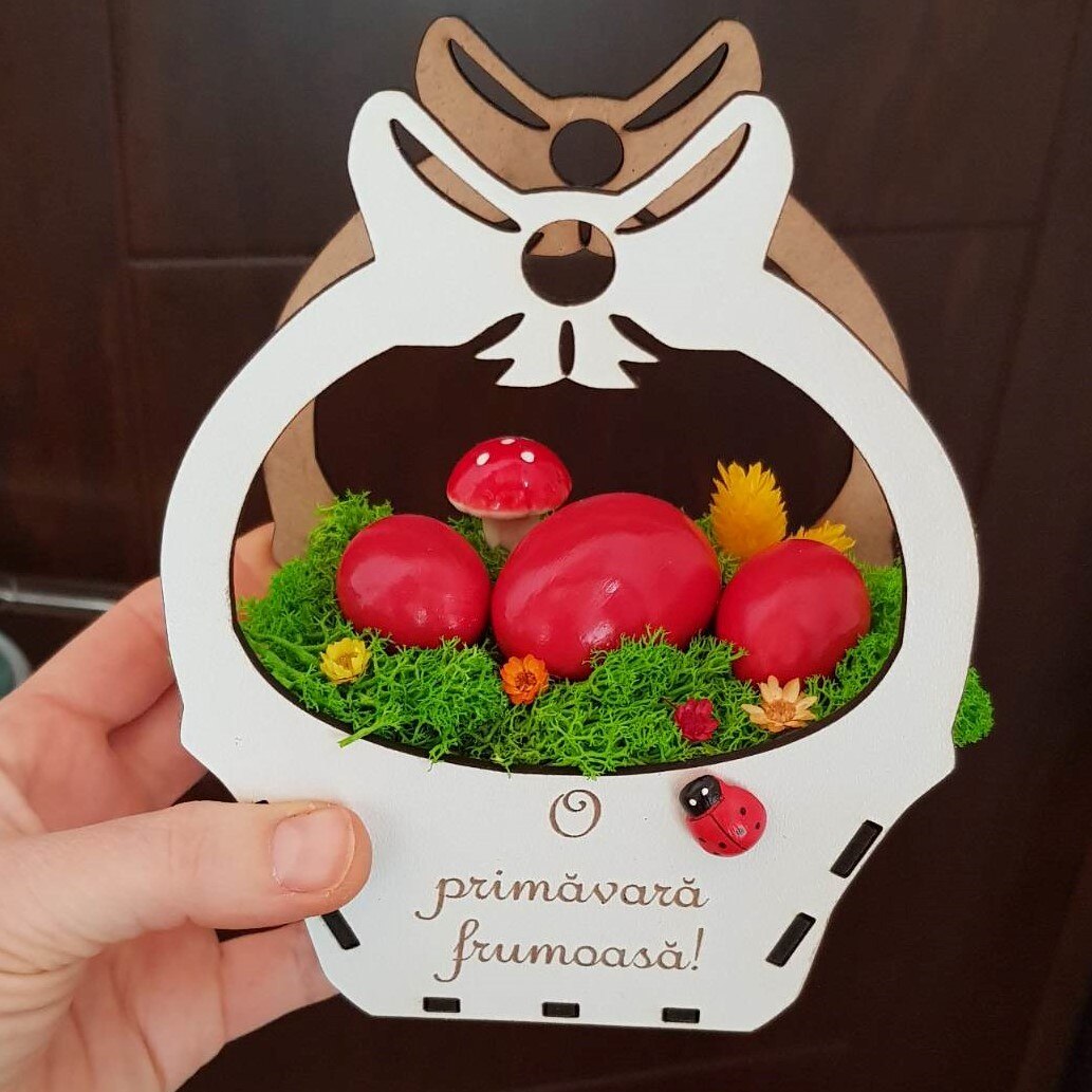 Decoratiune de Paste - cosulet cu licheni si oua rosii, 13 cm - eMAG.ro