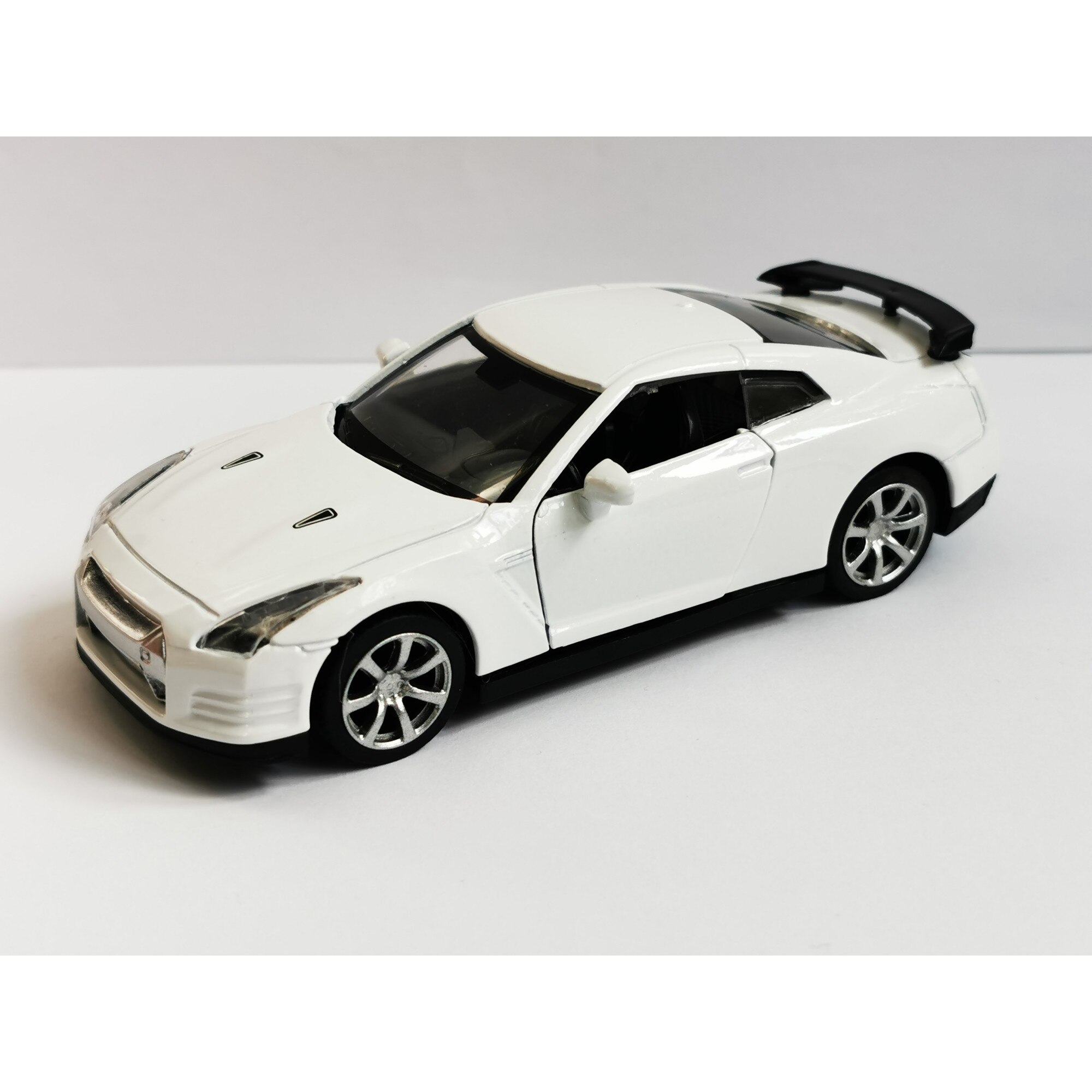 Masina Nissan GT-R cu Usi Mobile, Lumini Faruri si Stopuri, Sunete ...