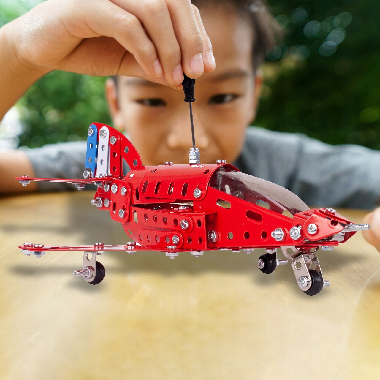 Метален самолет, 201 части, Червен - eMAG.bg