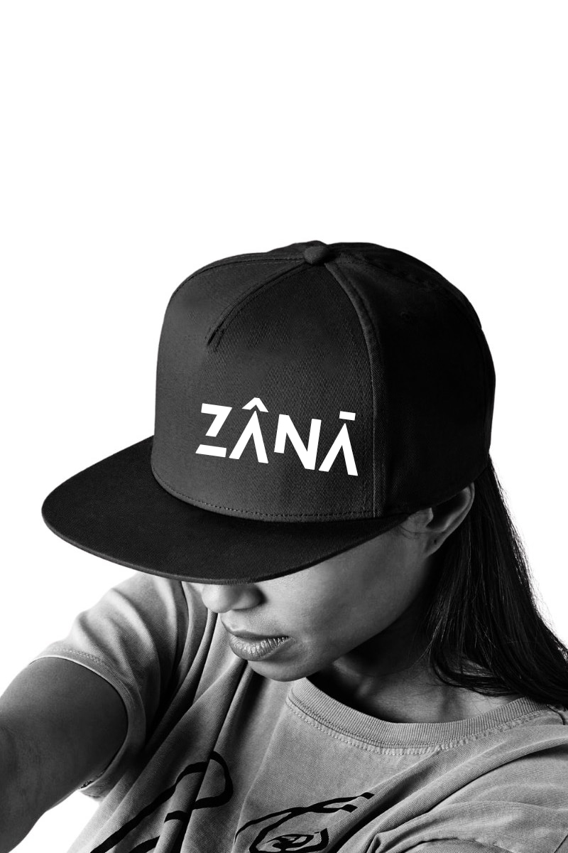 Sapca cu text, HASHTAGWORD, cu mesaj "Zana" si logo catifelat in relief ...