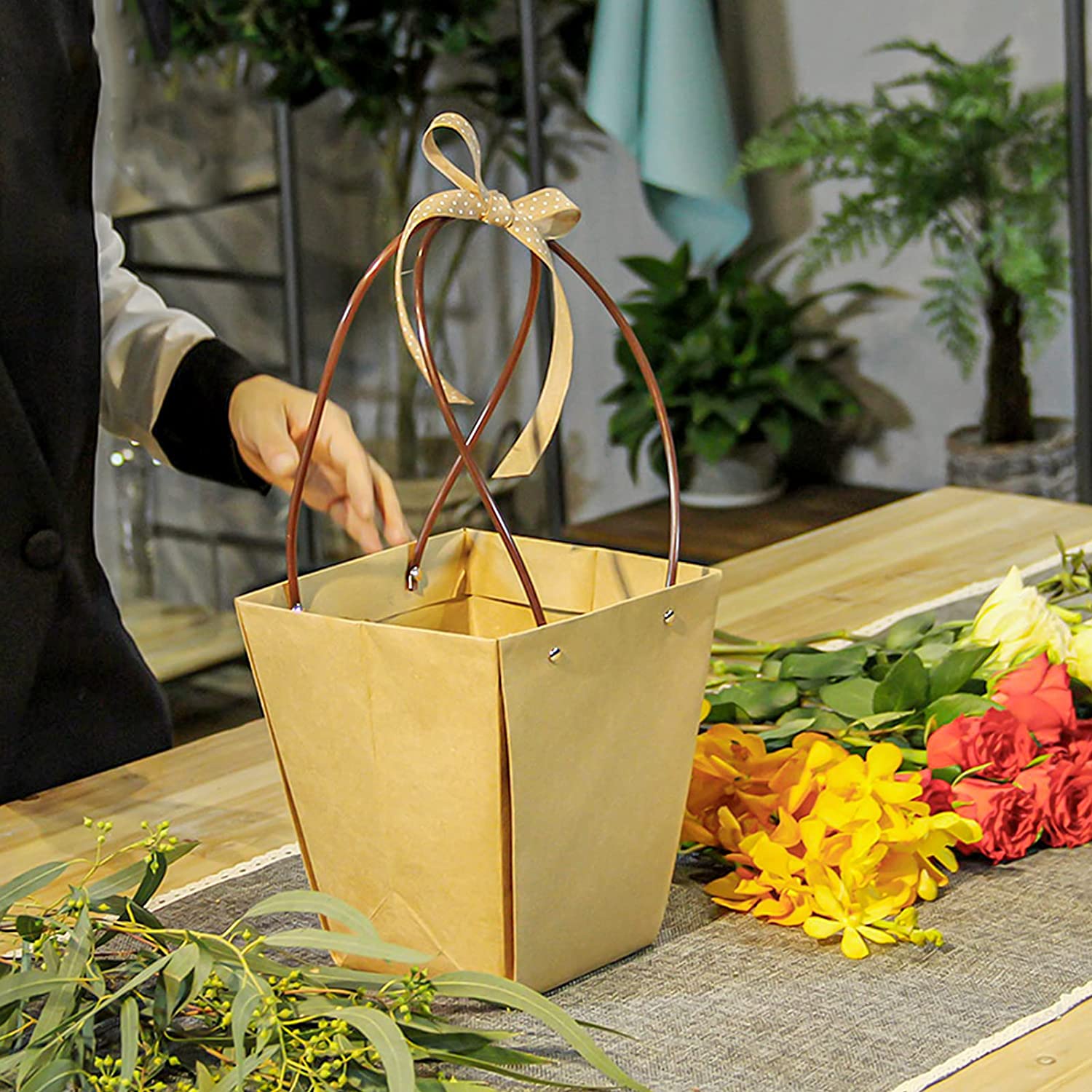 Set 4 pungi din hartie impermeabila cu maner, pentru flori, bomboane ...